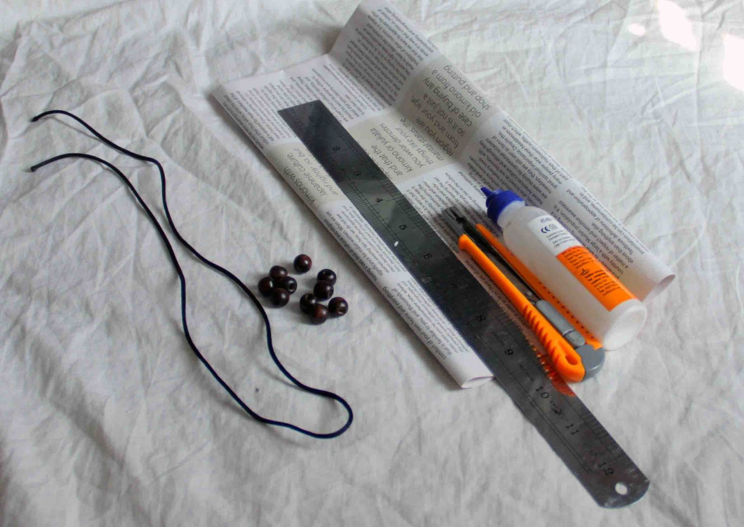 Make a Necklace With Newspaper : 3 Steps (with Pictures) - Instructables