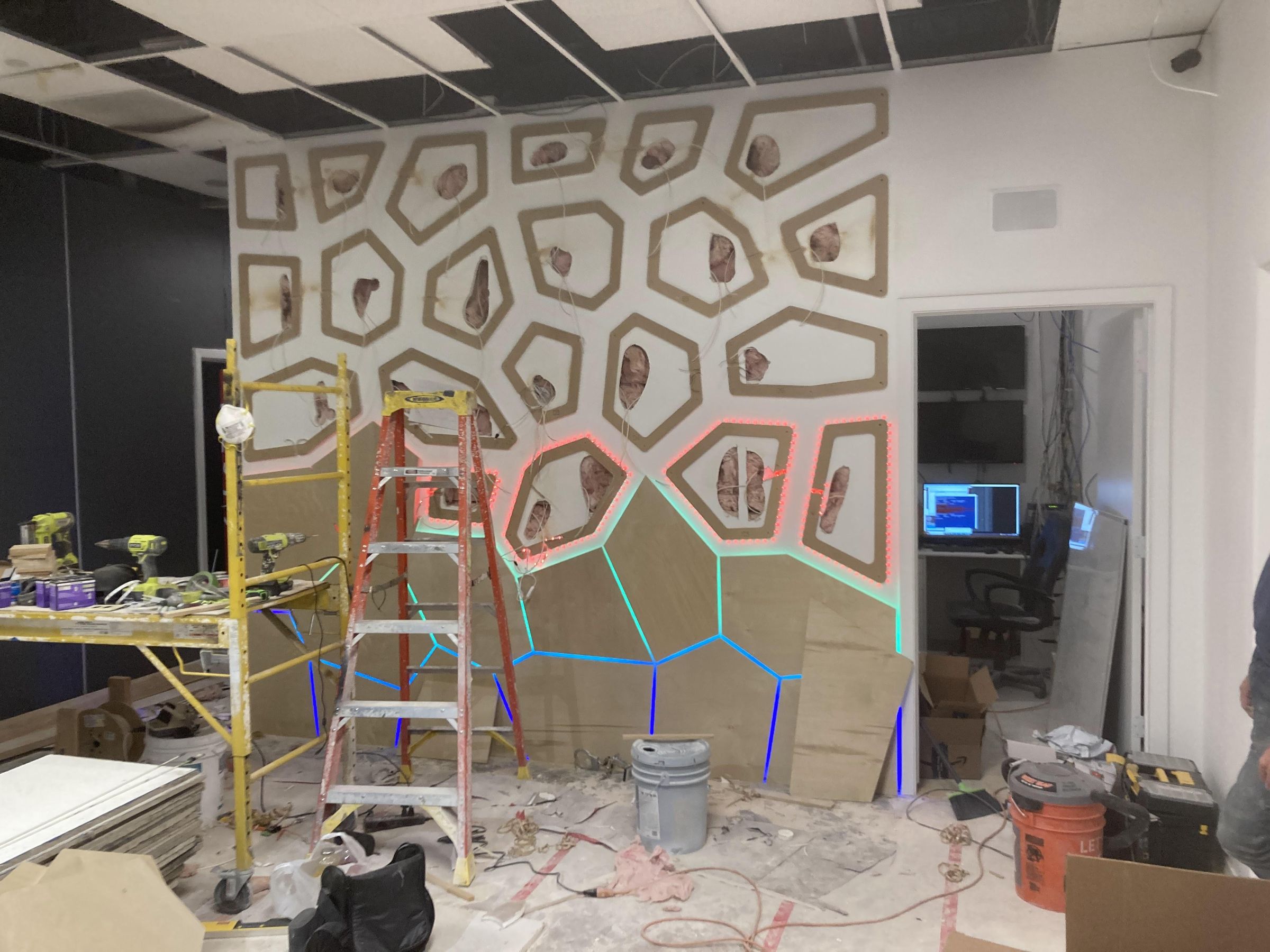 Plywood Accent Wall W/LED's : 8 Steps (with Pictures) - Instructables