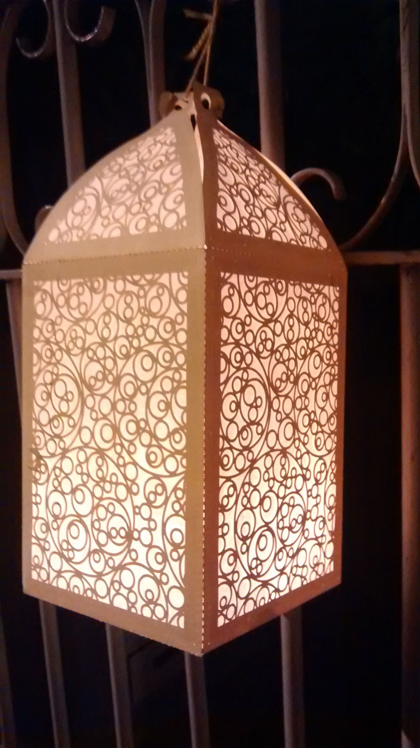 Paper Arabesque Lantern : 8 Steps (with Pictures) - Instructables