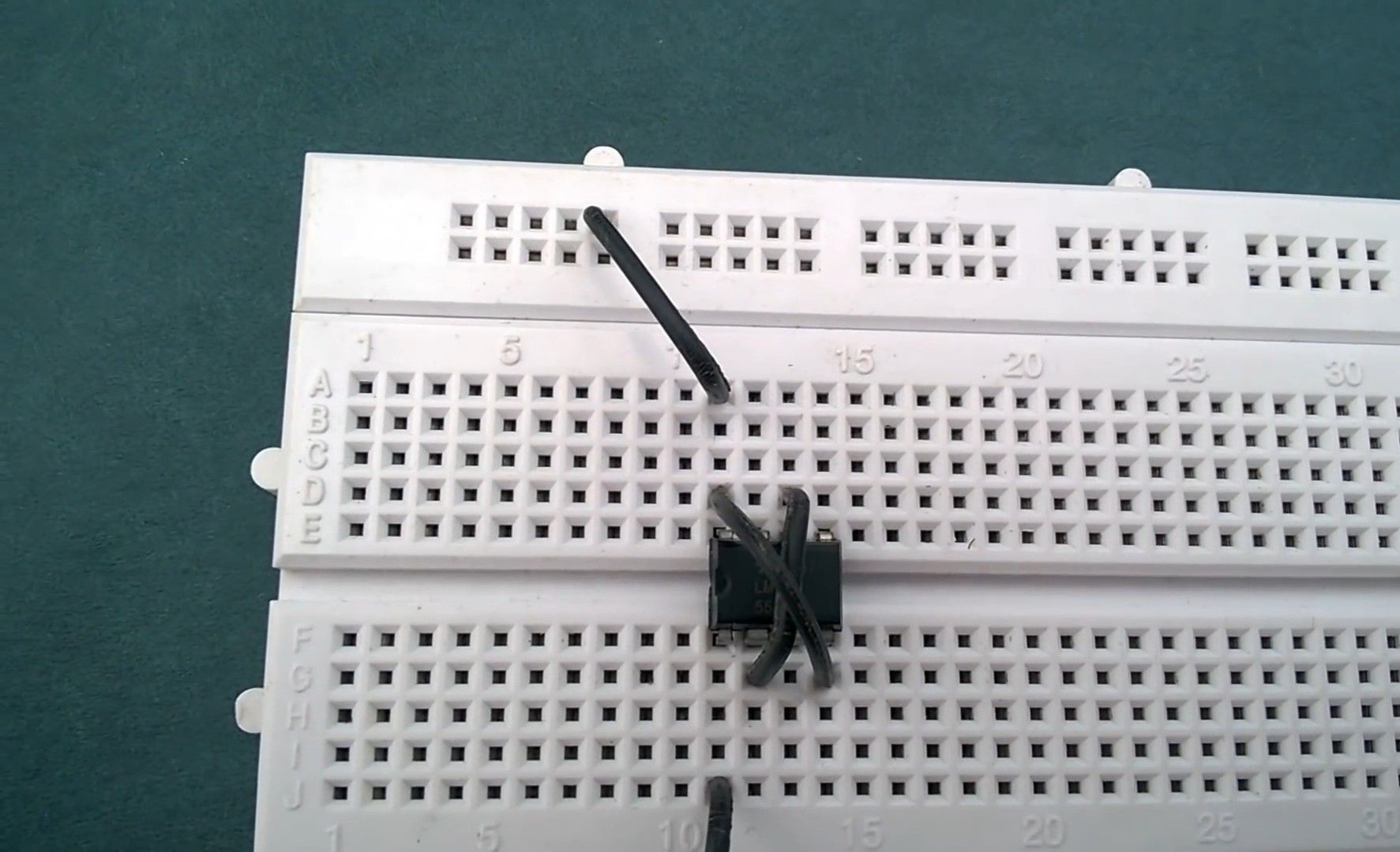 LED Chaser Electronic Circuit Using 555 Timer IC : 20 Steps - Instructables