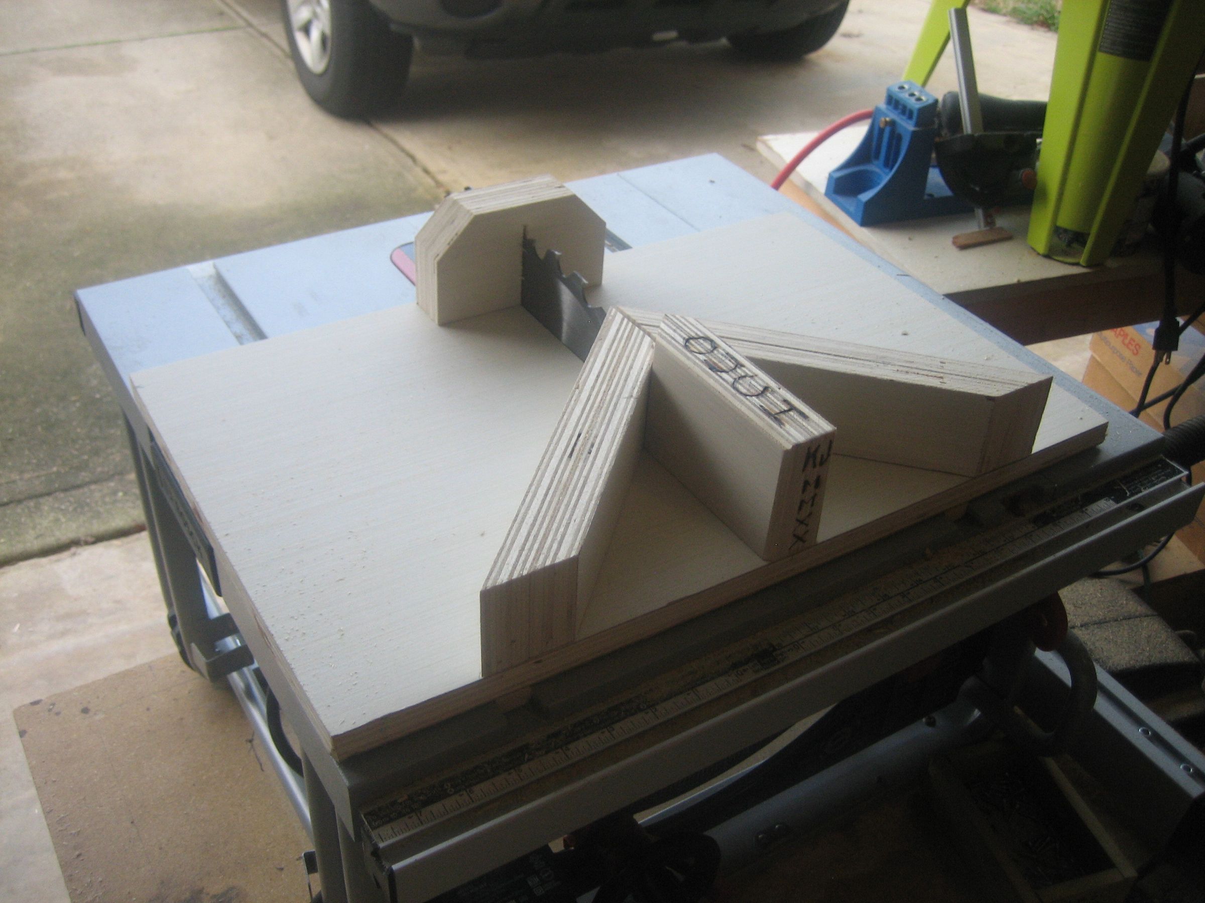 MITER SLED FOR SMALL TABLE SAW : 7 Steps - Instructables