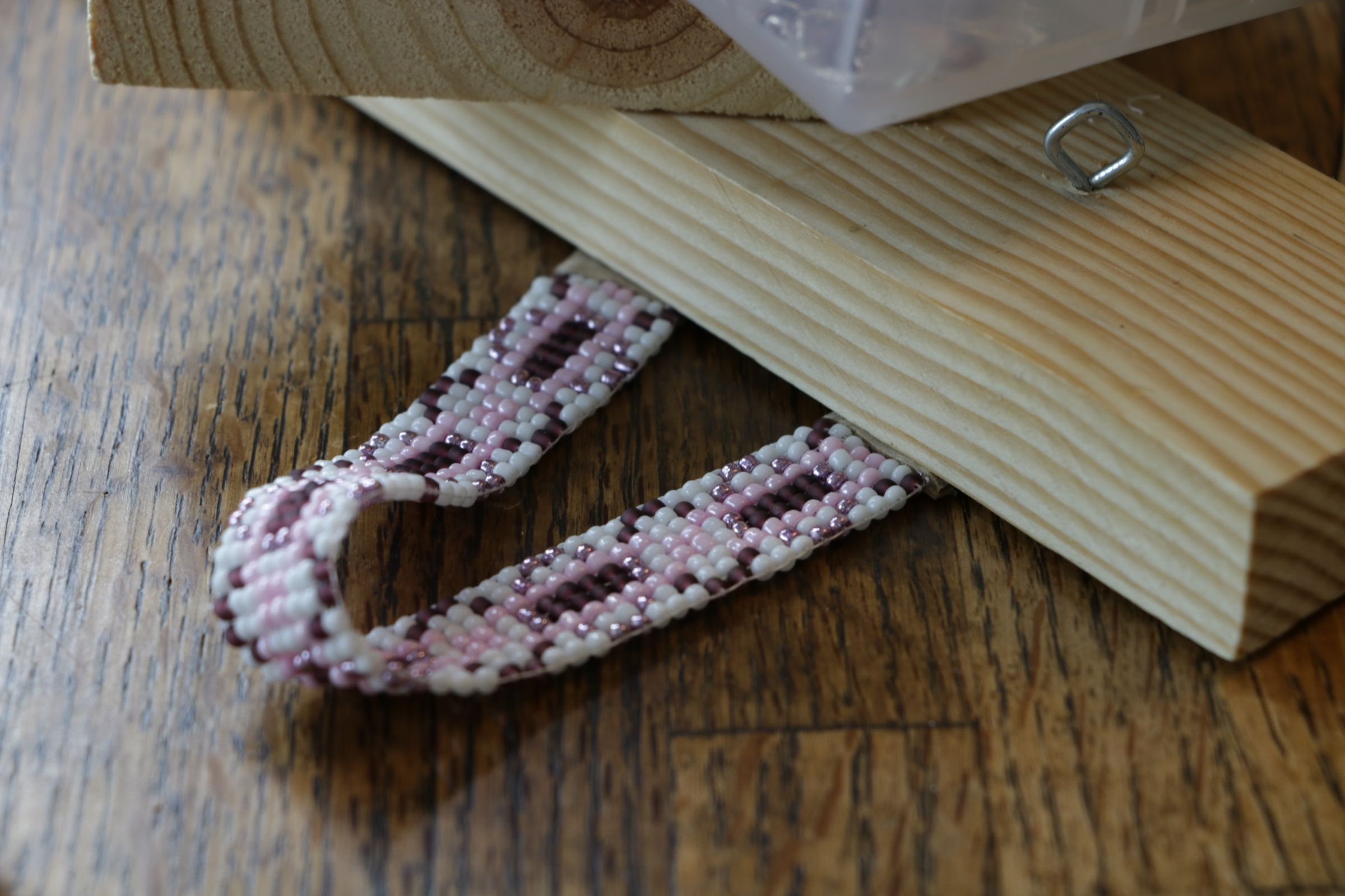 Simple Bead Weaving Loom & Bracelet : 4 Steps (with Pictures ...