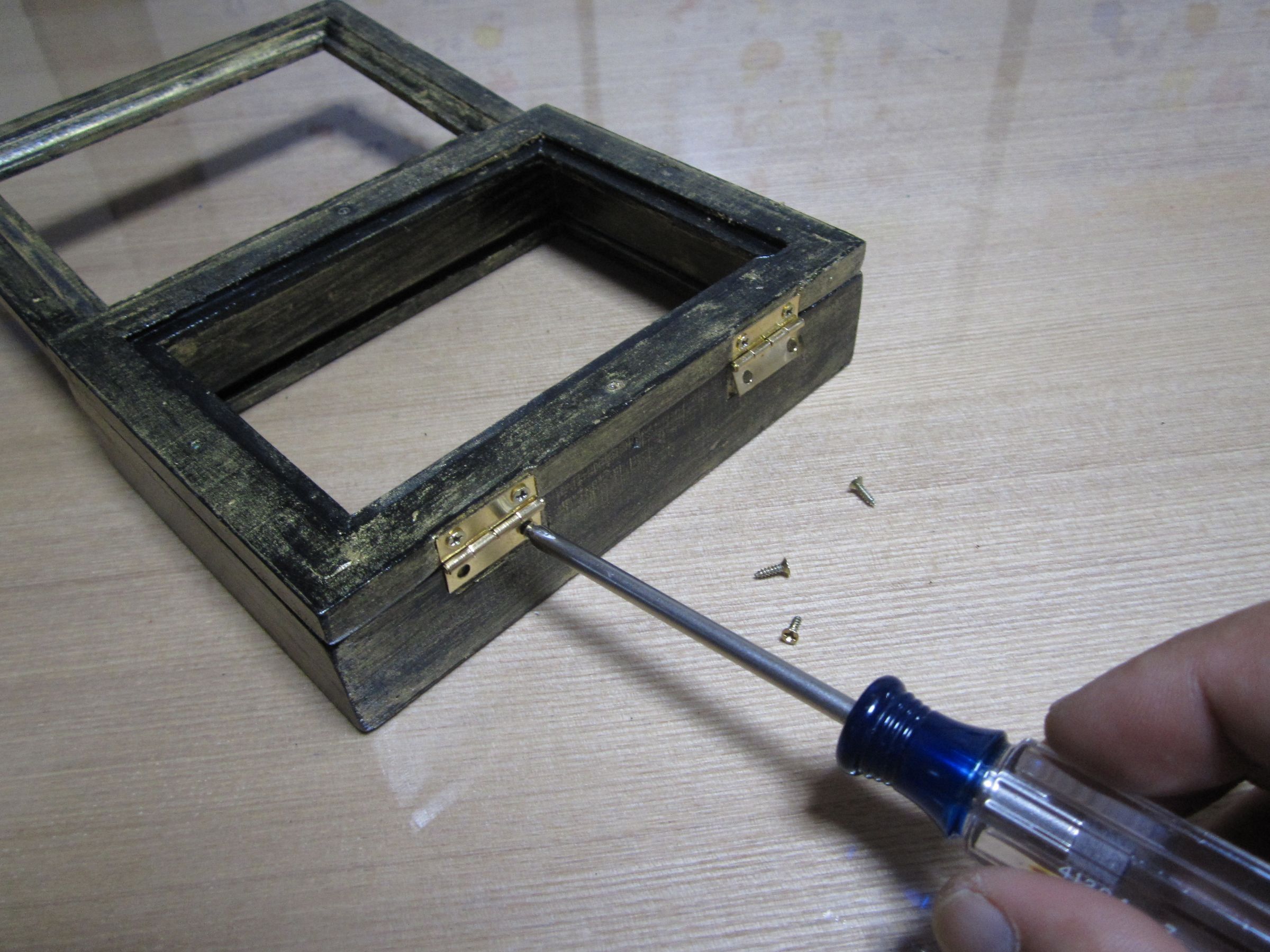Tri-Fold Picture Frame Gift : 9 Steps (with Pictures) - Instructables