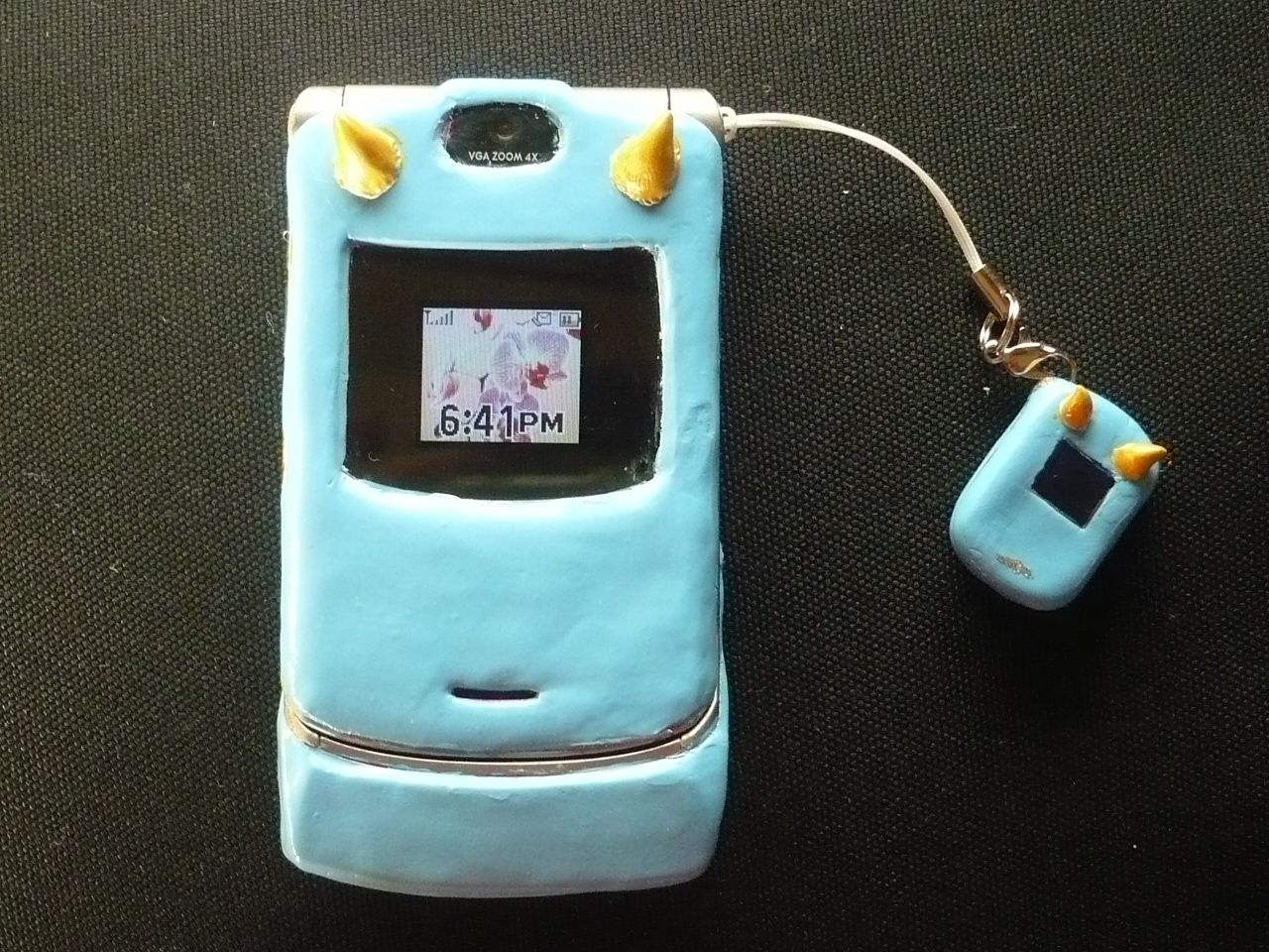 Monster Cell Phone : 3 Steps - Instructables