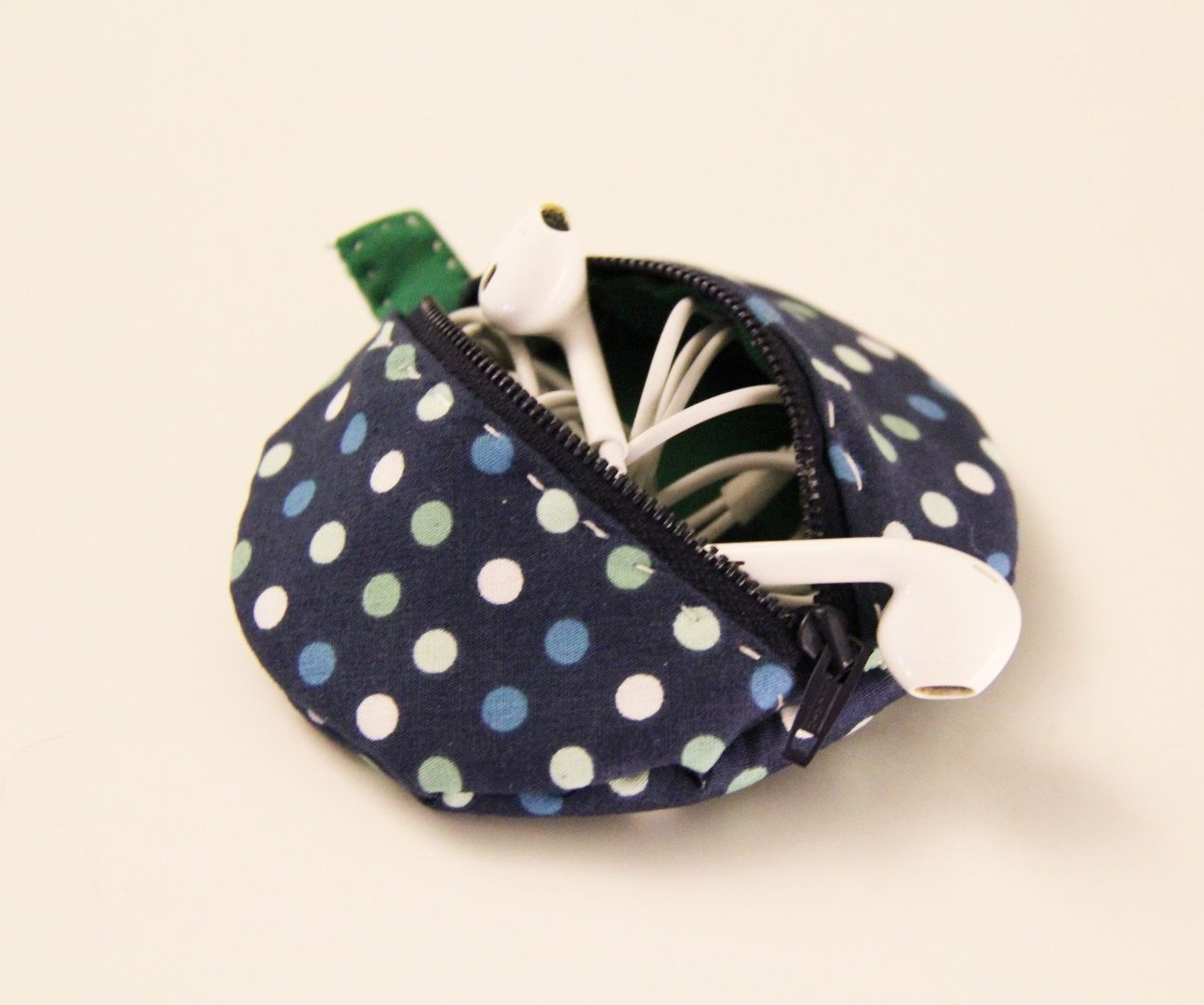 Circle Zip Earbud Pouch : 12 Steps - Instructables