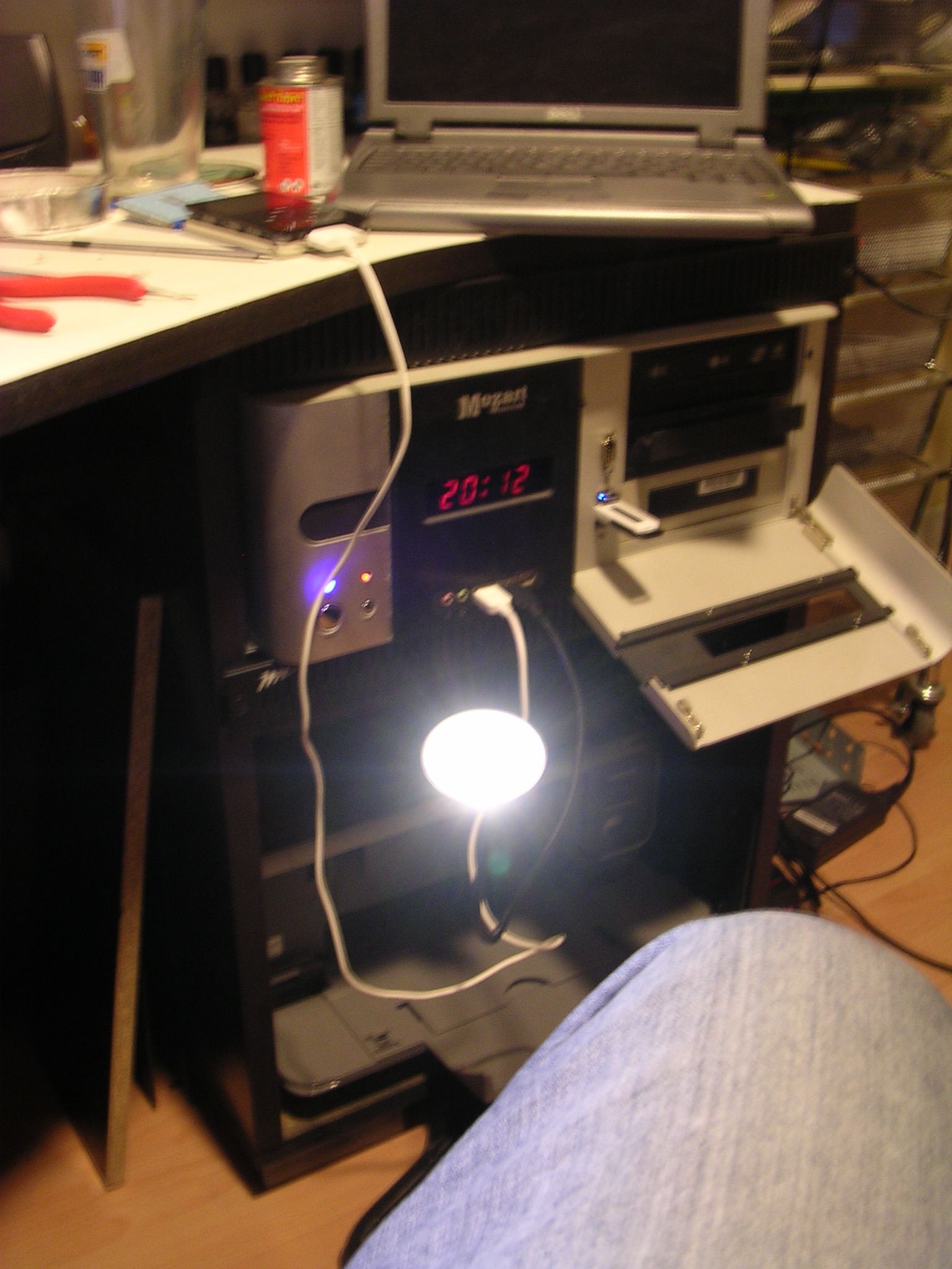 Ikea Light Hack (flexin Your Light) : 5 Steps - Instructables