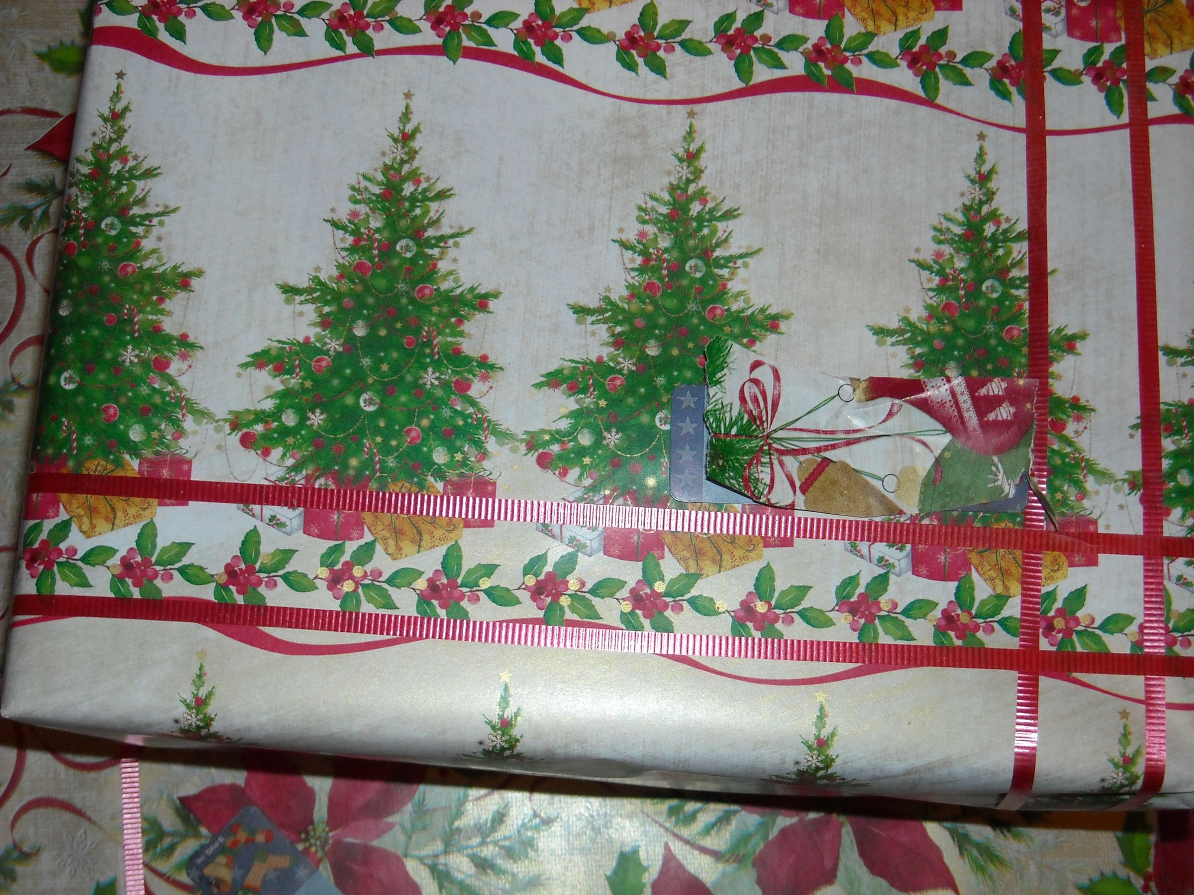 How to Wrap a Rectangular Gift : 8 Steps - Instructables