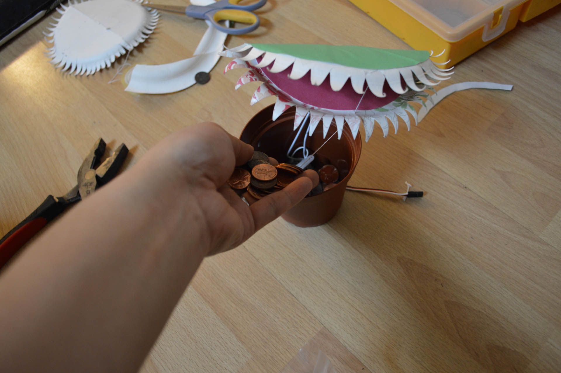 Venus Fly Trap Toy Powered by Intel Edison : 11 Steps (with Pictures ...