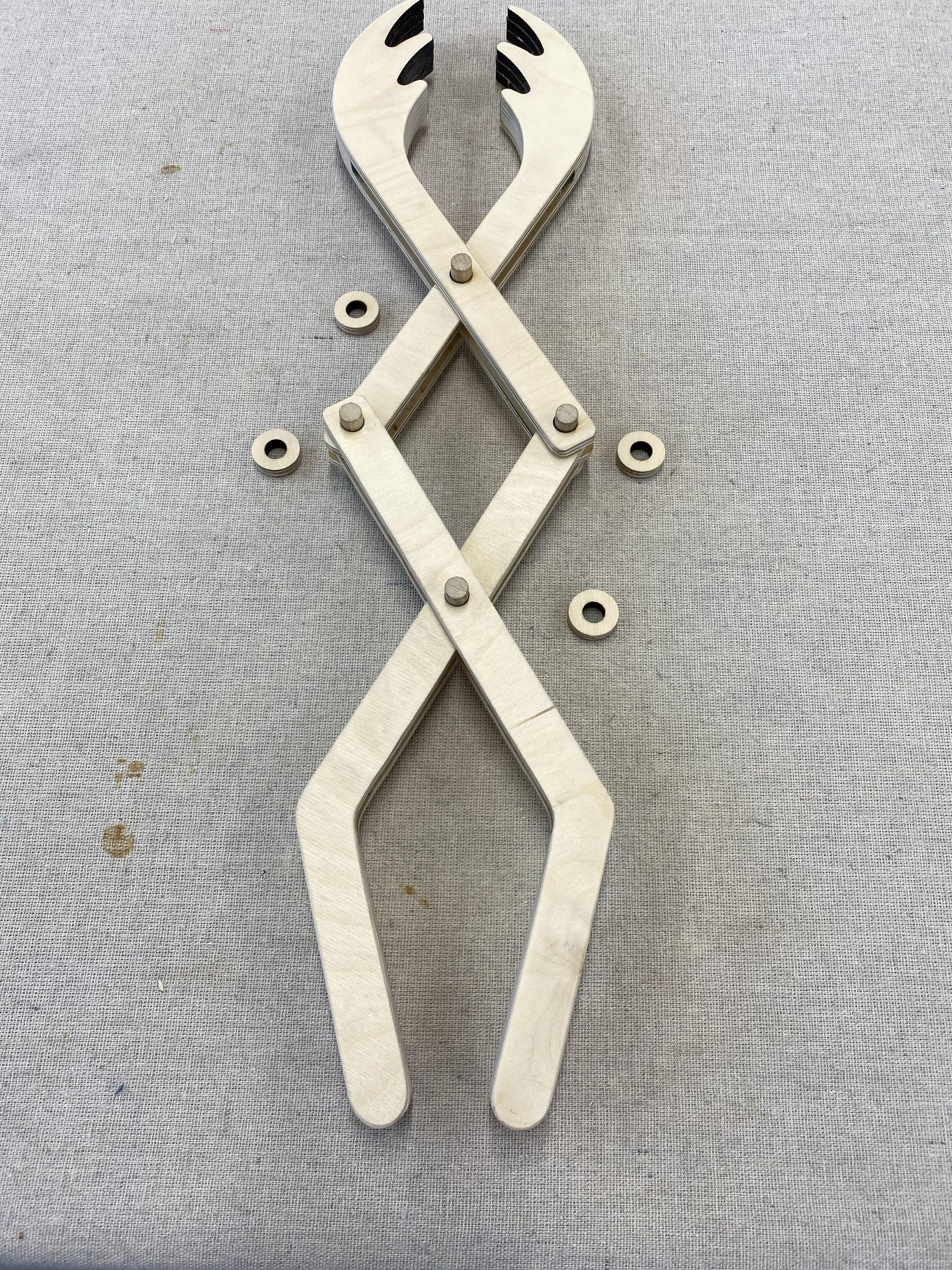 Scissor Arm Grabber Toy : 5 Steps (with Pictures) - Instructables