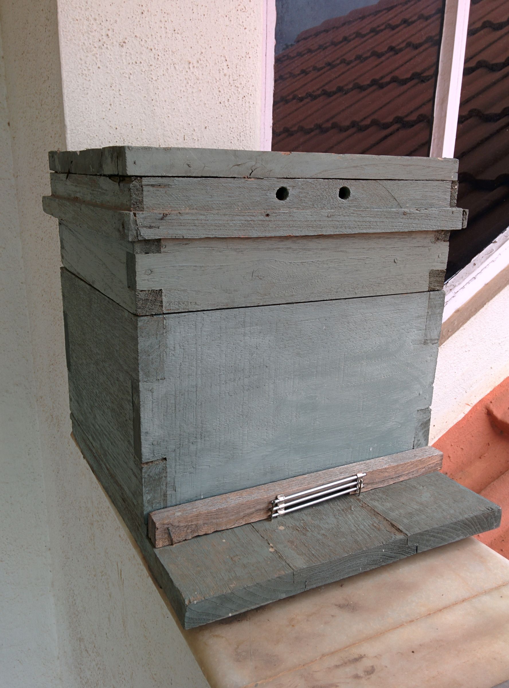 Build a Beekeeper’s Hive (Artificial Hive) : 8 Steps (with Pictures ...