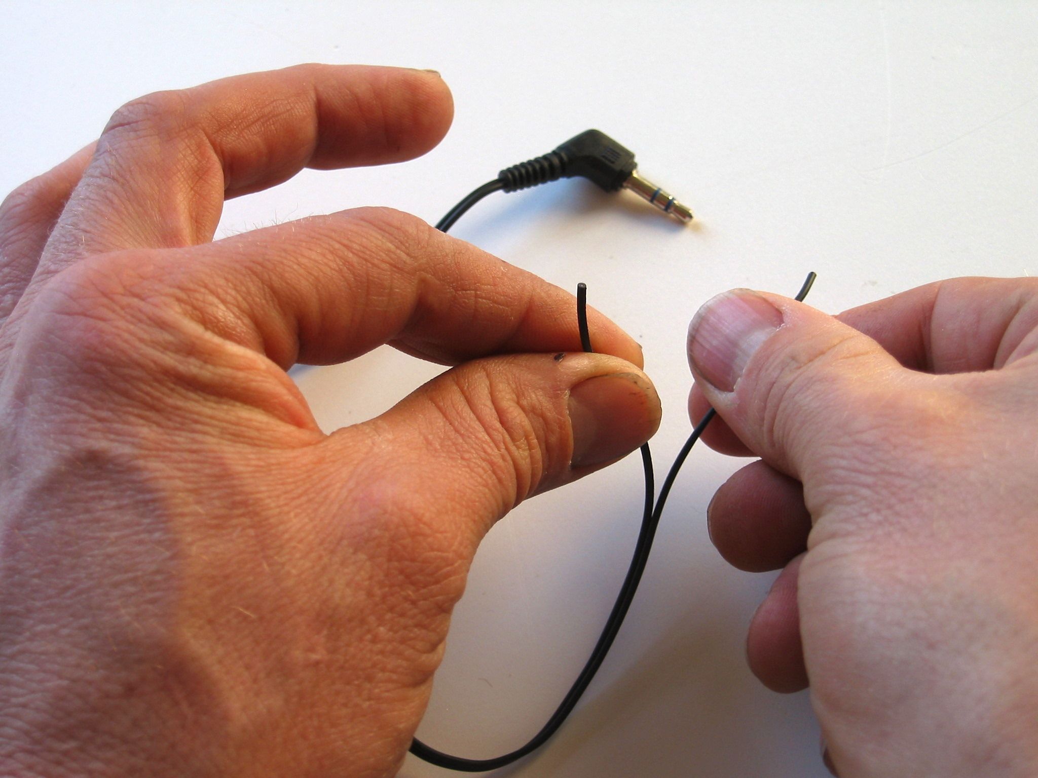 Mini Audio Connector Hasty Replacement Repair : 11 Steps - Instructables