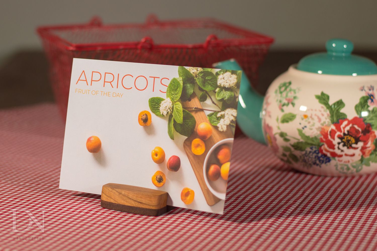 Card & Photo Display Stand : 17 Steps (with Pictures) - Instructables