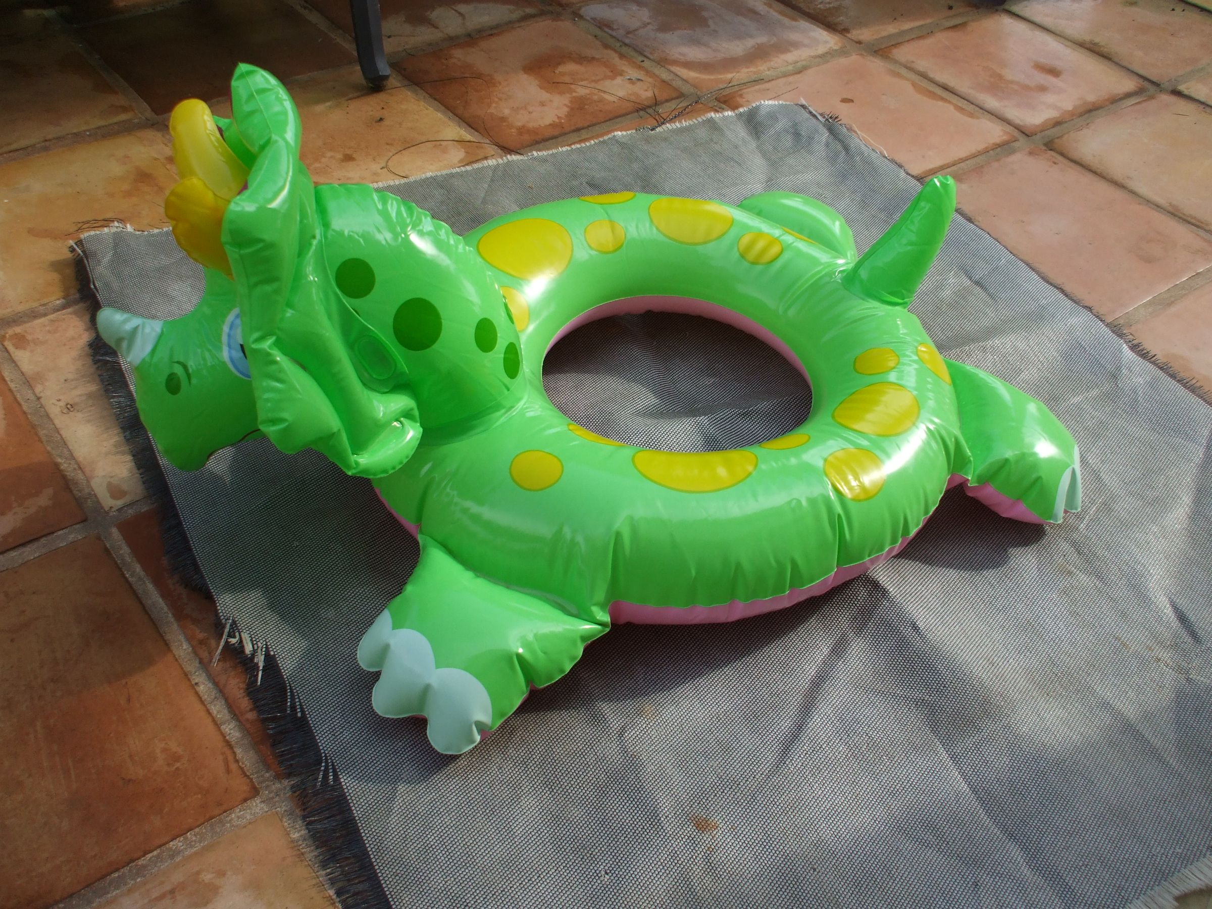 Convert Your Swim Ring Into a Beverage Center/cooler. : 4 Steps ...