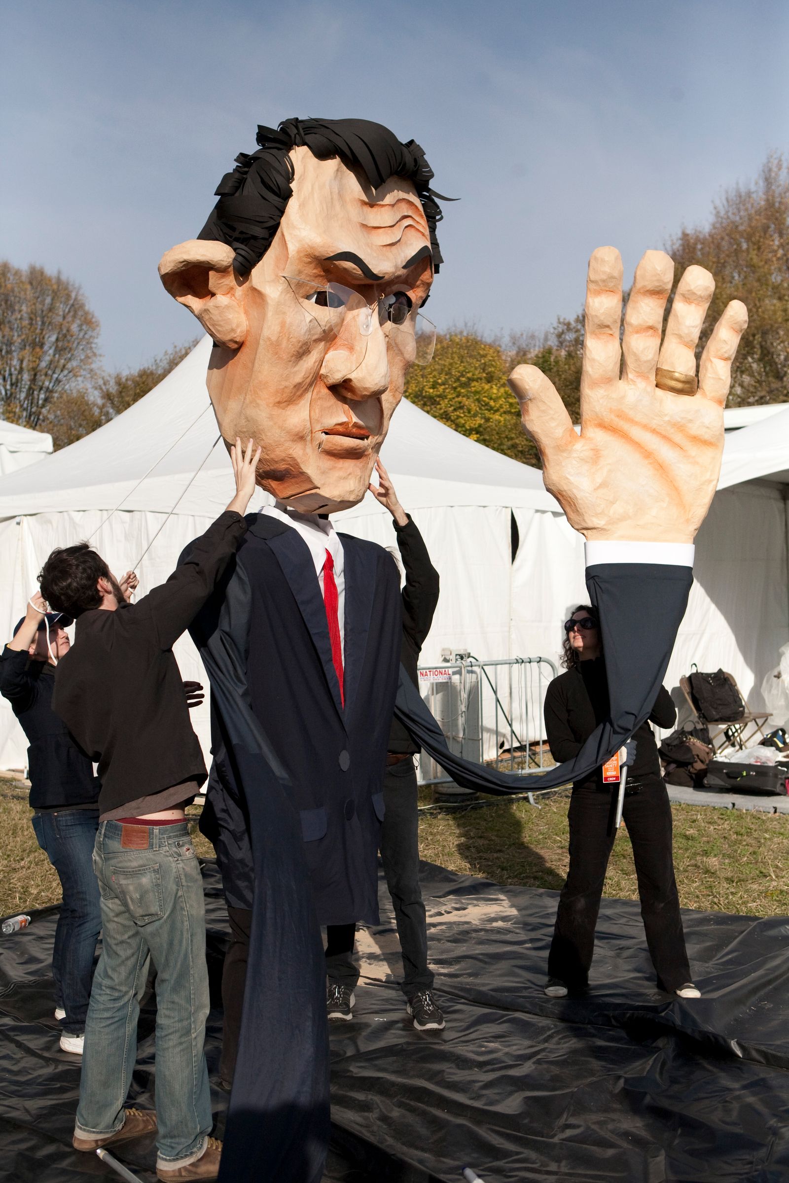 Creating a Giant Pageant Puppet : 8 Steps (with Pictures) - Instructables