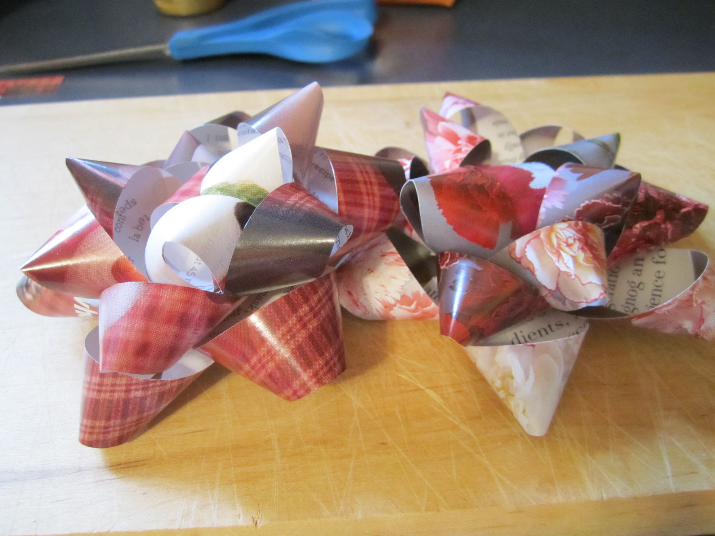 Homemade Present Bow : 7 Steps - Instructables