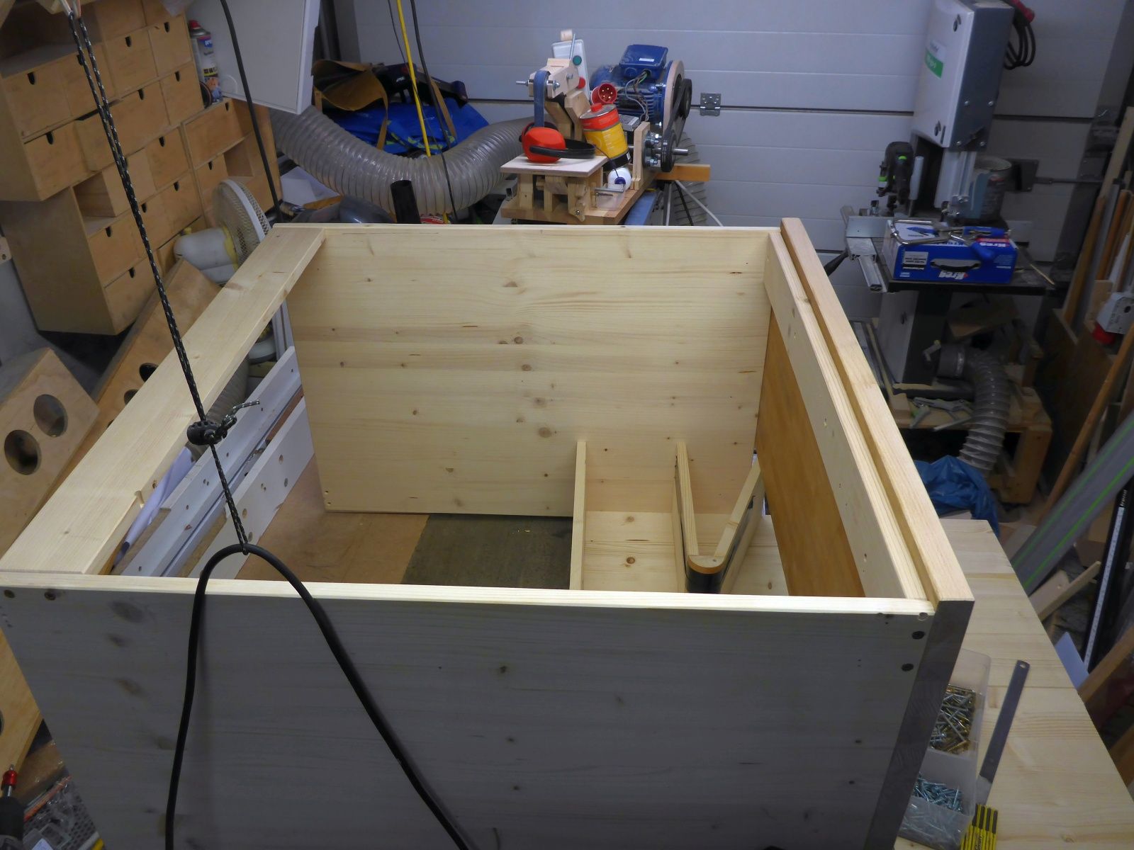 Build a Dust Extraction Cabin for the Miter Saw : 10 Steps (with ...