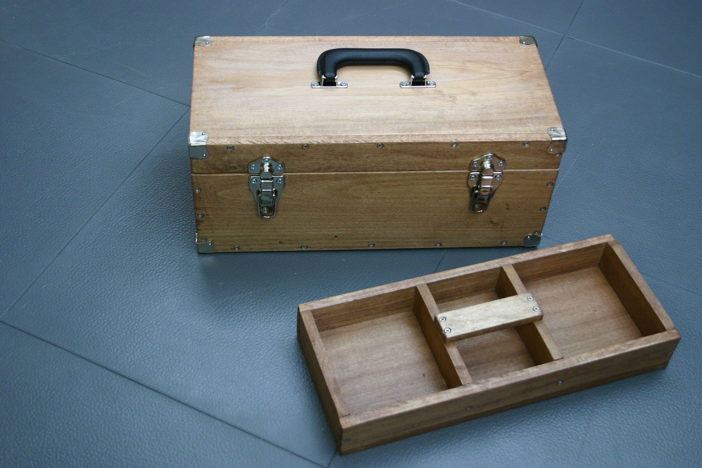 Functional and Sturdy Wooden Toolbox : 17 Steps (with Pictures ...