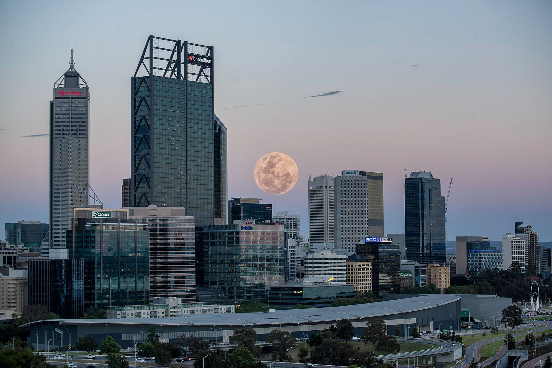 How to Enhance the Moon in a Photo Using Photoshop : 6 Steps (with ...