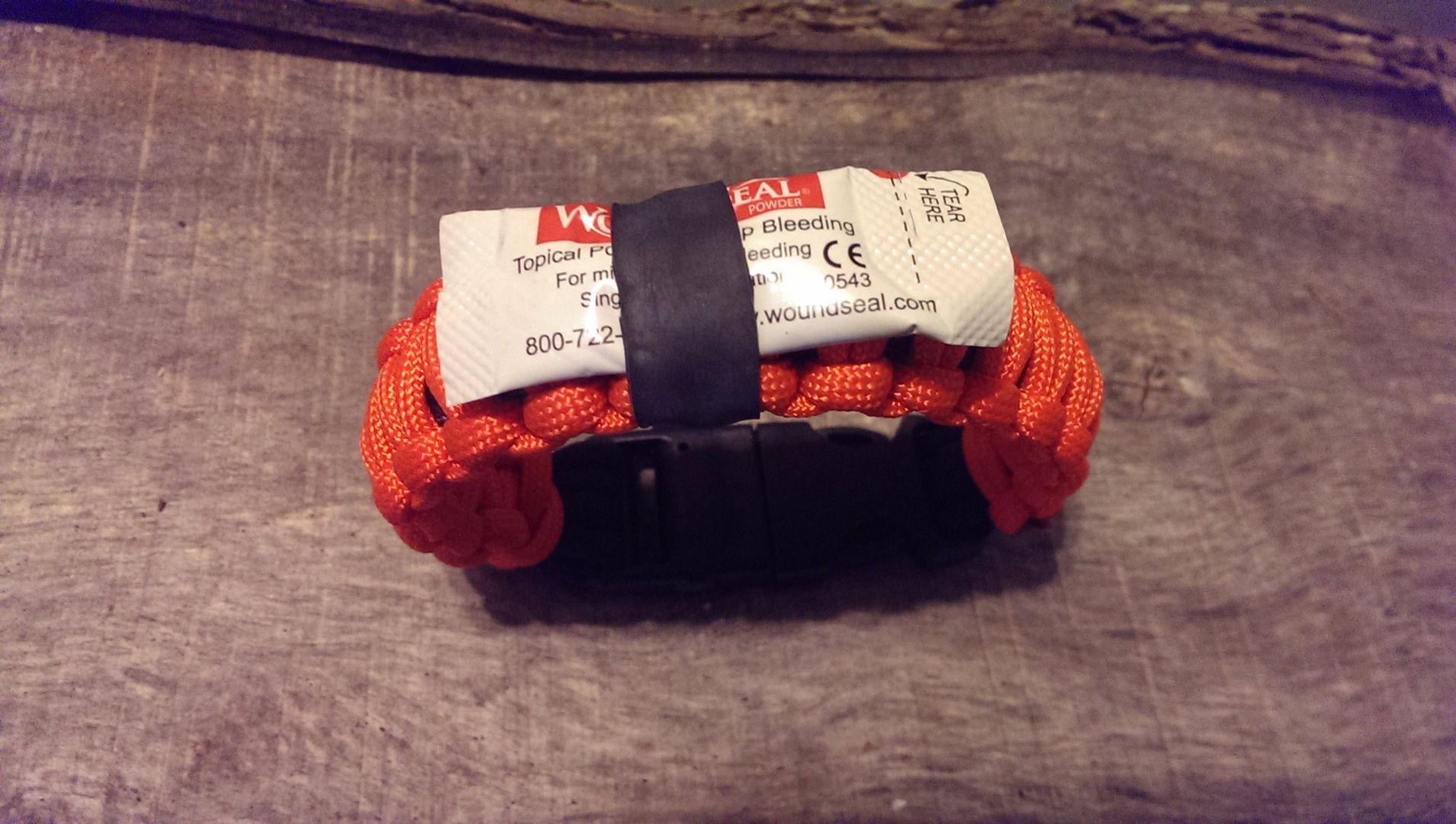 The Medic a Paracord Survival Bracelet for First Aid. : 4 Steps (with ...