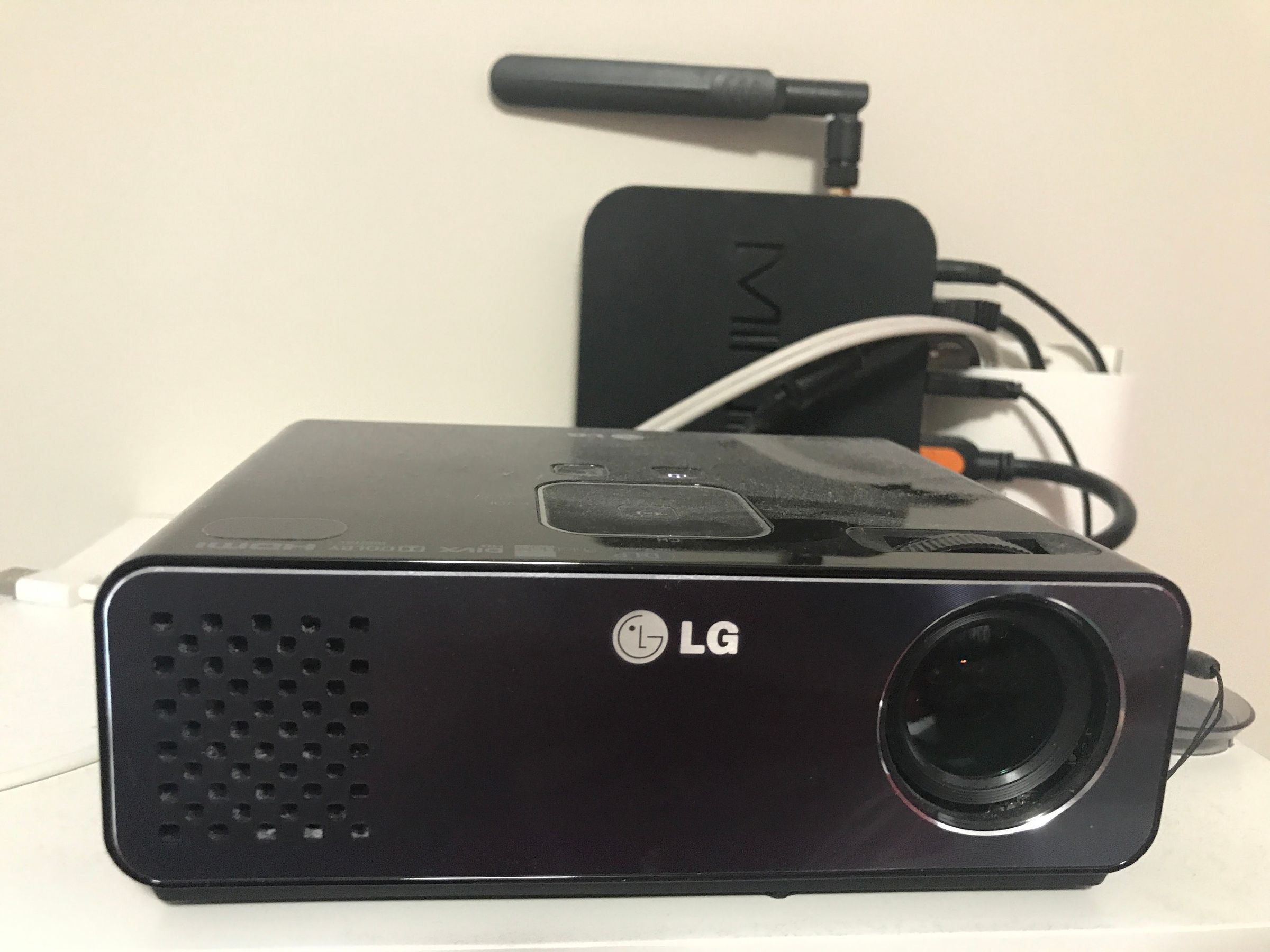 Mount Projector Without Drilling With IKEA LACK Shelf : 5 Steps (with ...