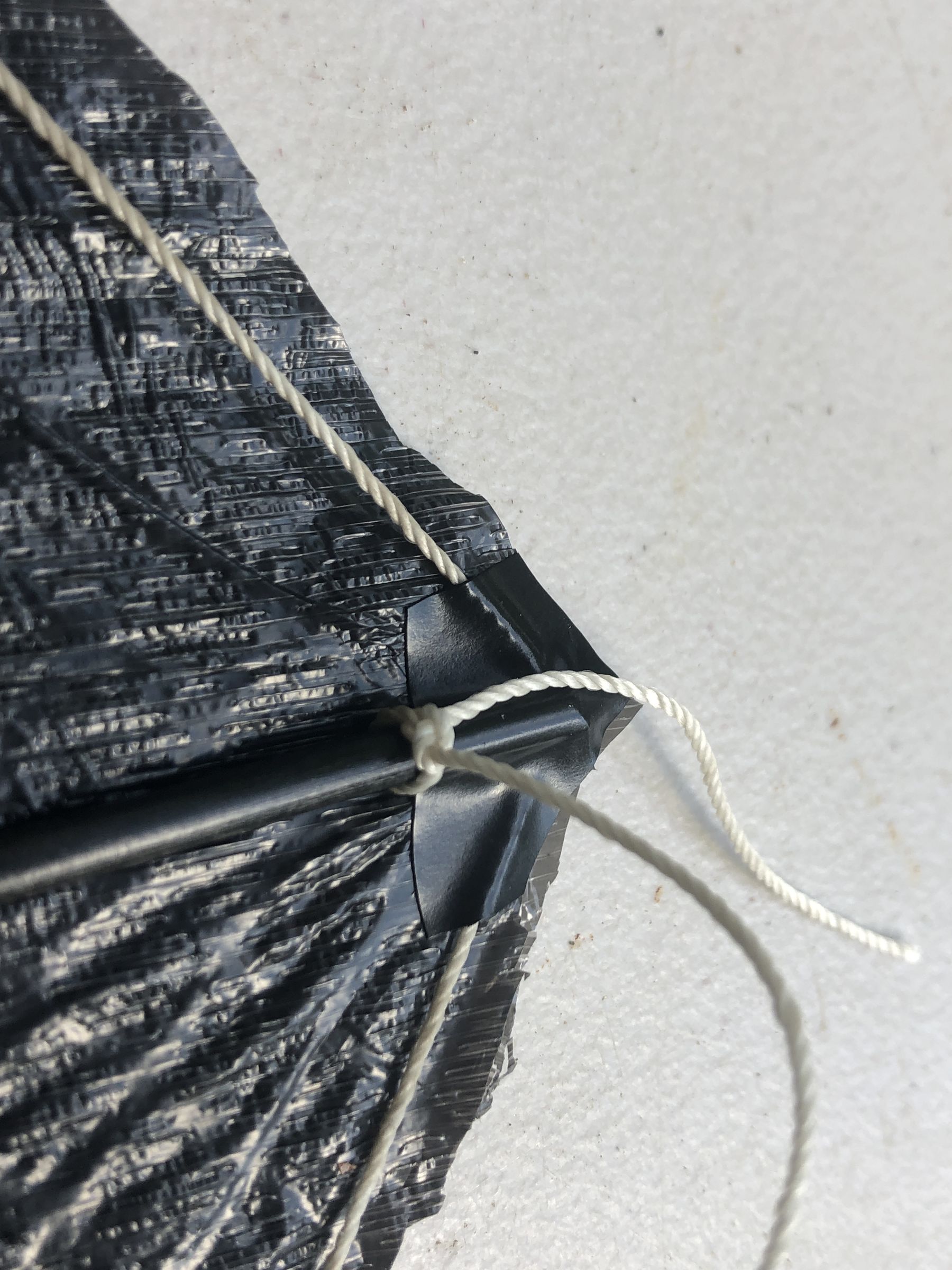 How to Make a Basic Kite : 7 Steps (with Pictures) - Instructables