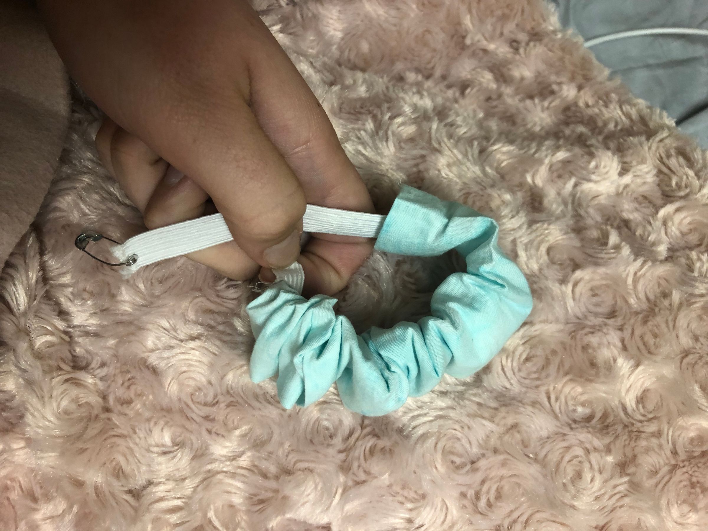 How to Make a Scrunchie : 8 Steps - Instructables