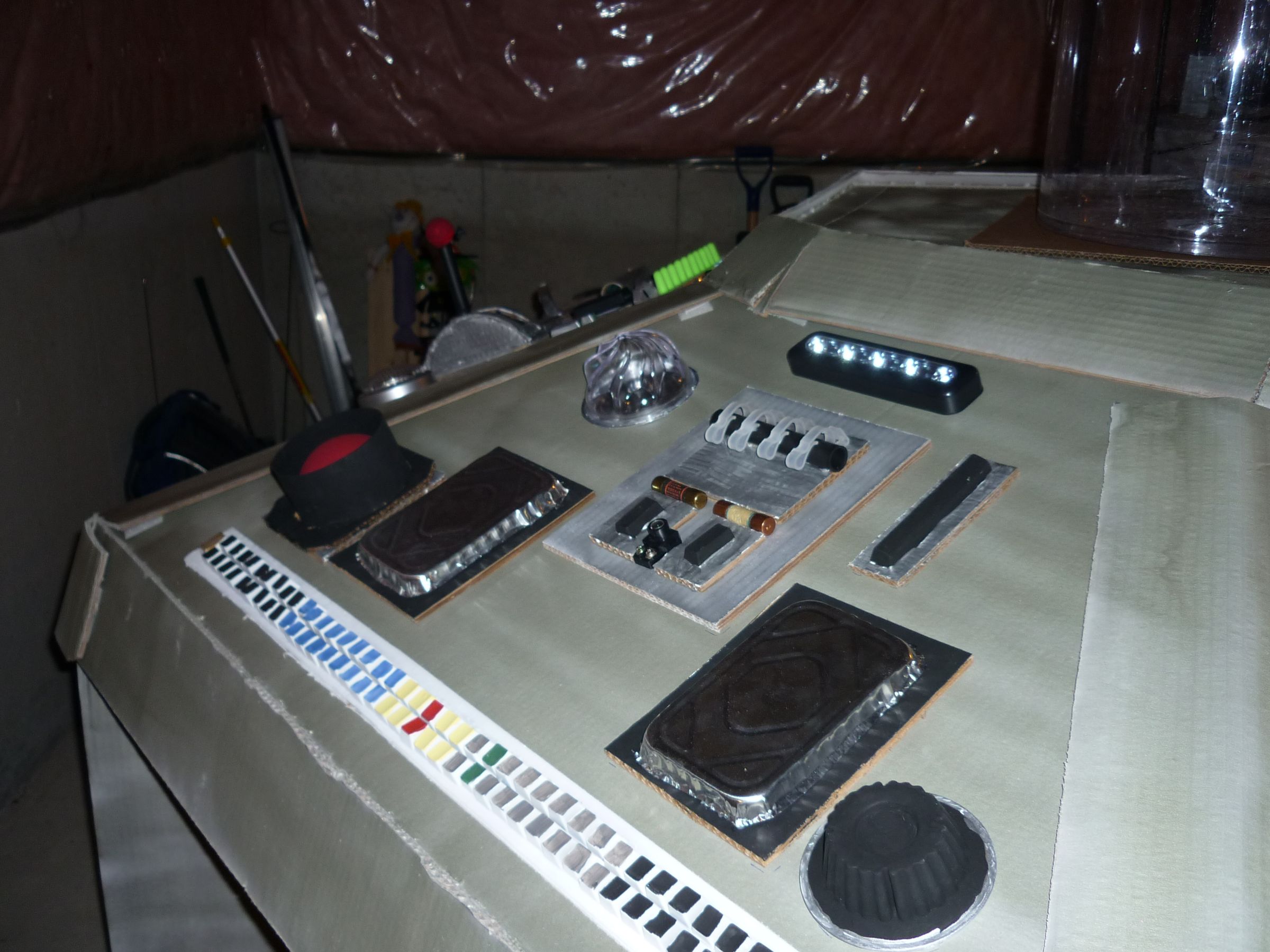 Doctor Who Tardis Cardboard Console : 8 Steps (with Pictures ...