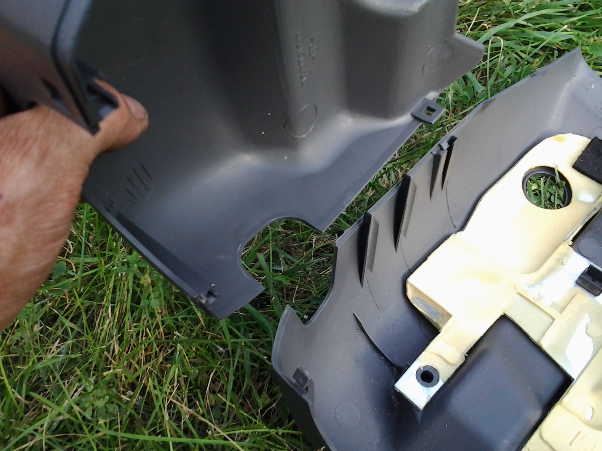 Steering Lock Replacement, 2004 Volvo V40 : 10 Steps (with Pictures ...
