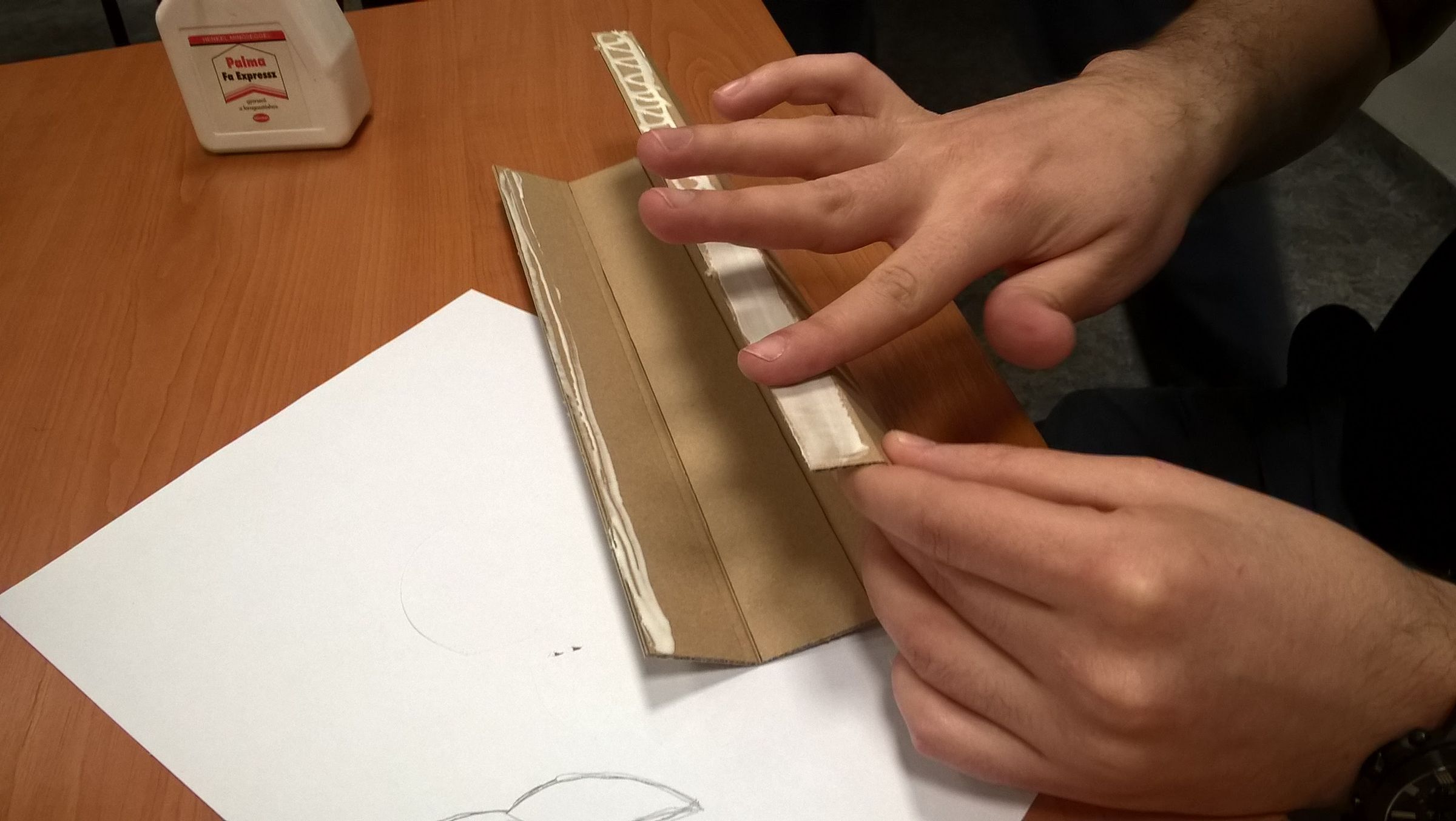 Cardboard Laptop Desk : 9 Steps (with Pictures) - Instructables