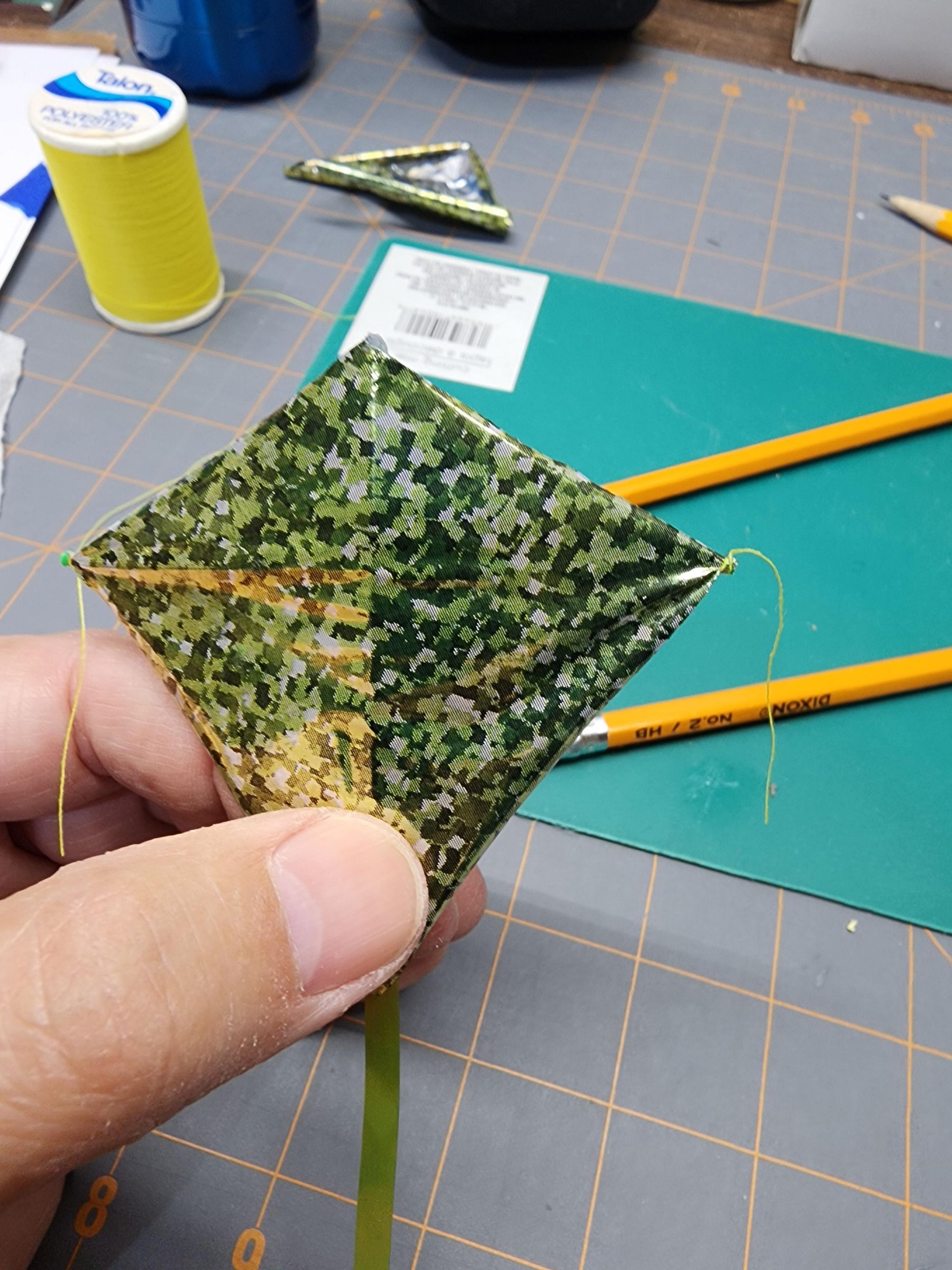 Mini / Micro Scale Kite : 11 Steps - Instructables