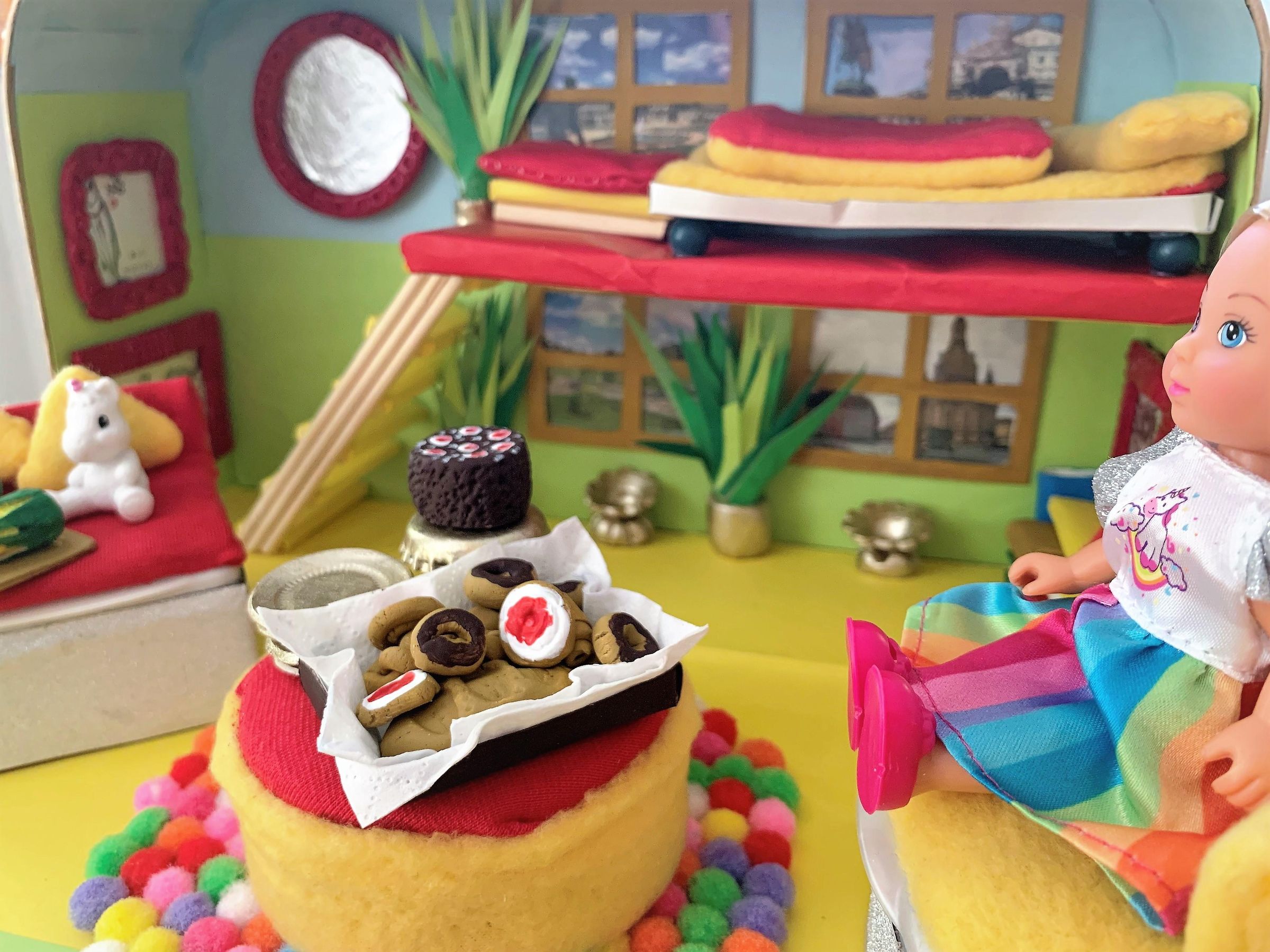 Travel Dollhouse in a Suitcase : 20 Steps (with Pictures) - Instructables