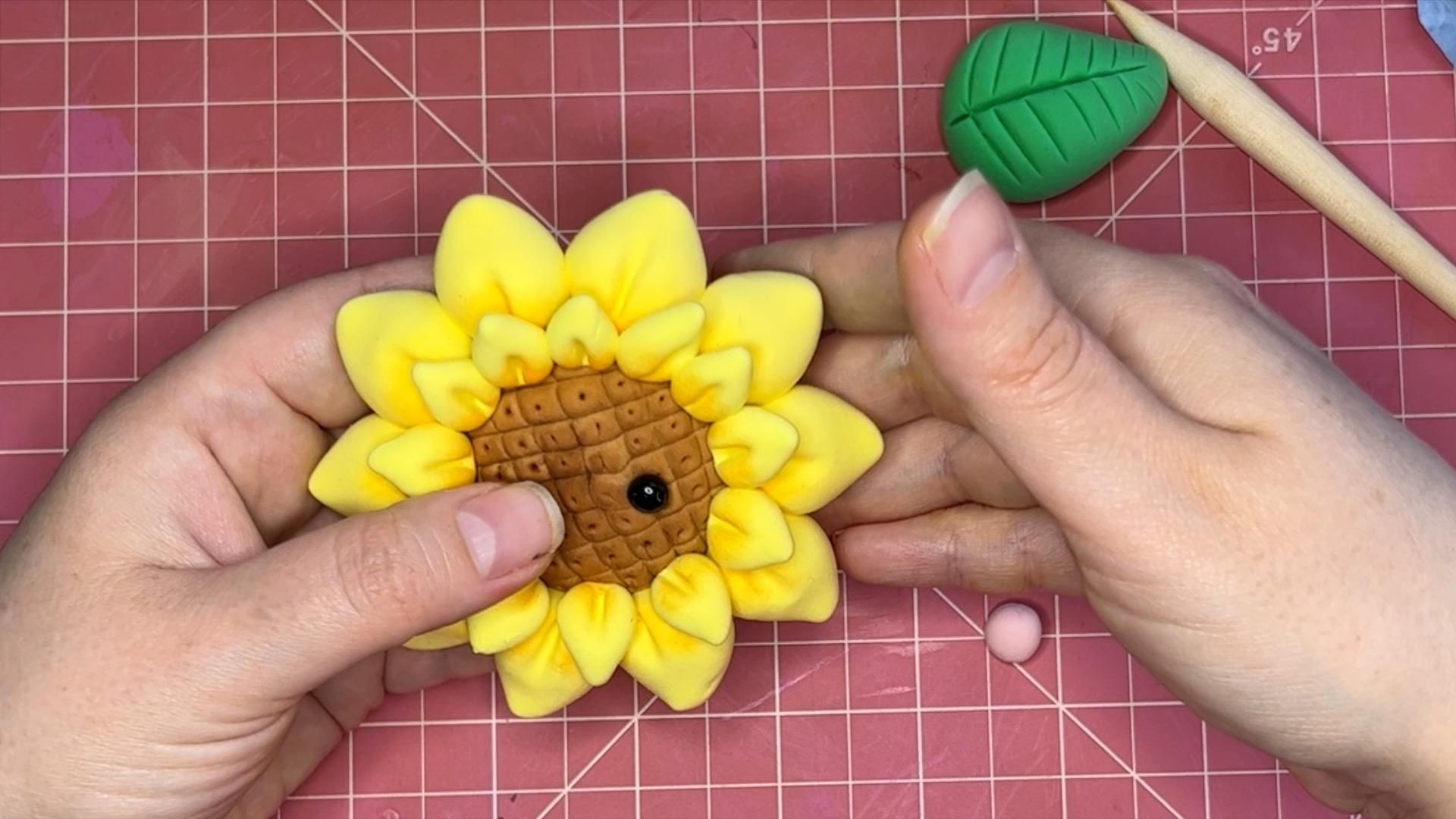 Cute and Easy Sunflower Tutorial Using Foam Clay : 6 Steps (with ...
