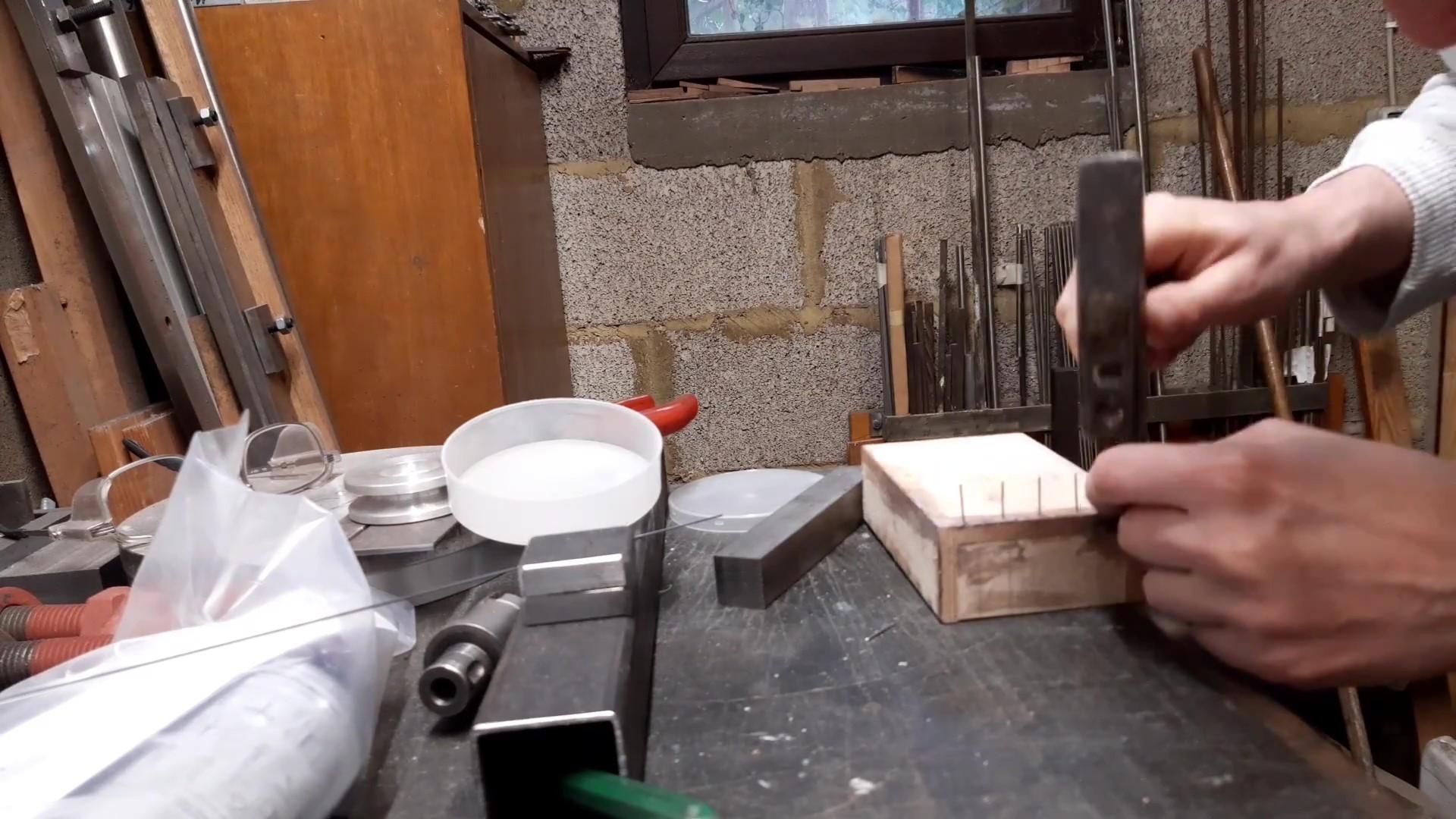 Truely Invisible Hinged Box With Bumblebee Topping : 8 Steps (with ...