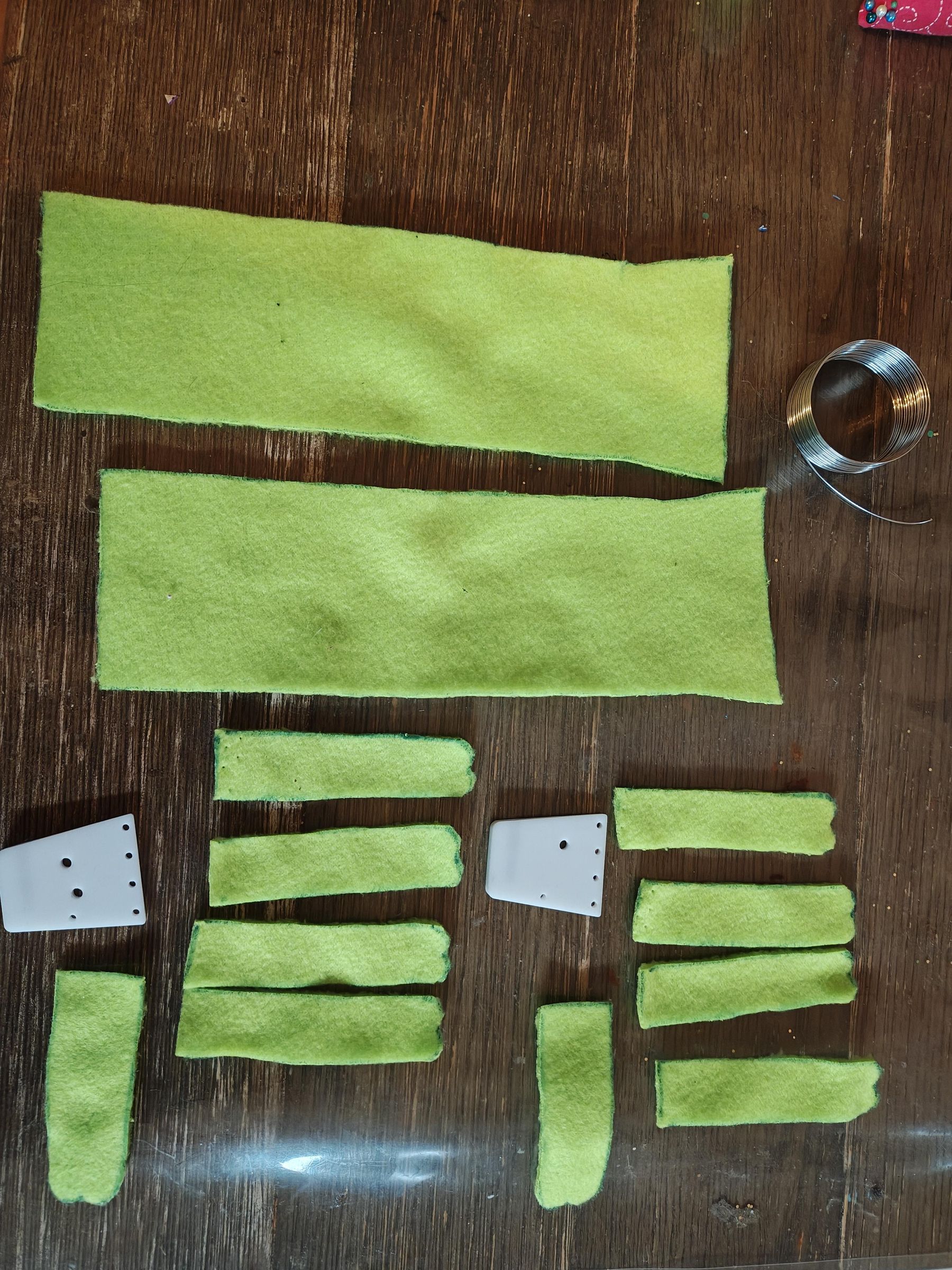 Kermit and Jim Henson Cosplay : 9 Steps - Instructables