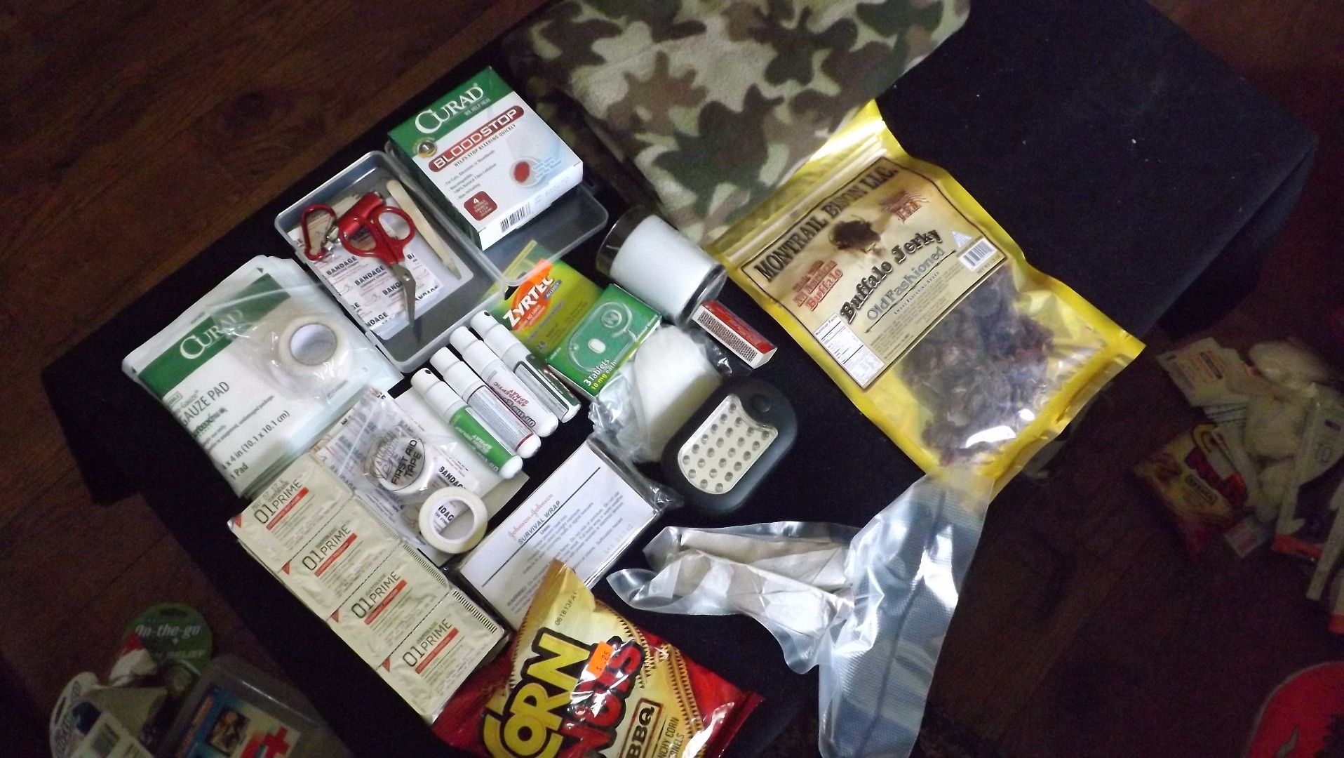 Homemade ...off Road.... First Aid Kit / Survival Kits : 5 Steps ...