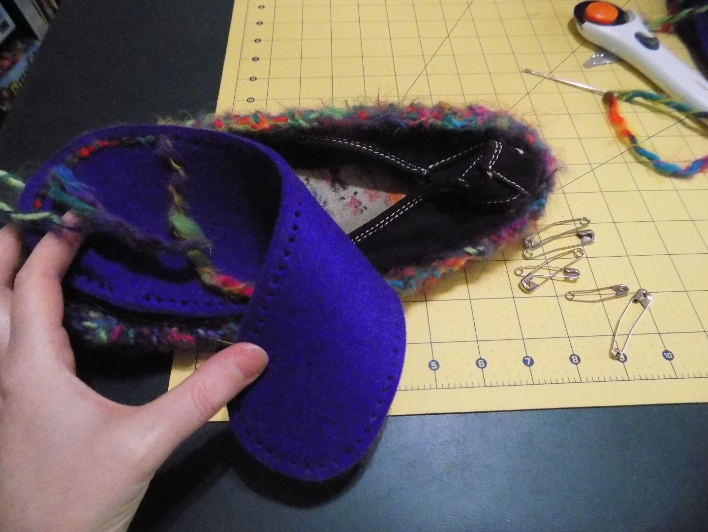 Easy Cozy Slippers : 10 Steps (with Pictures) - Instructables
