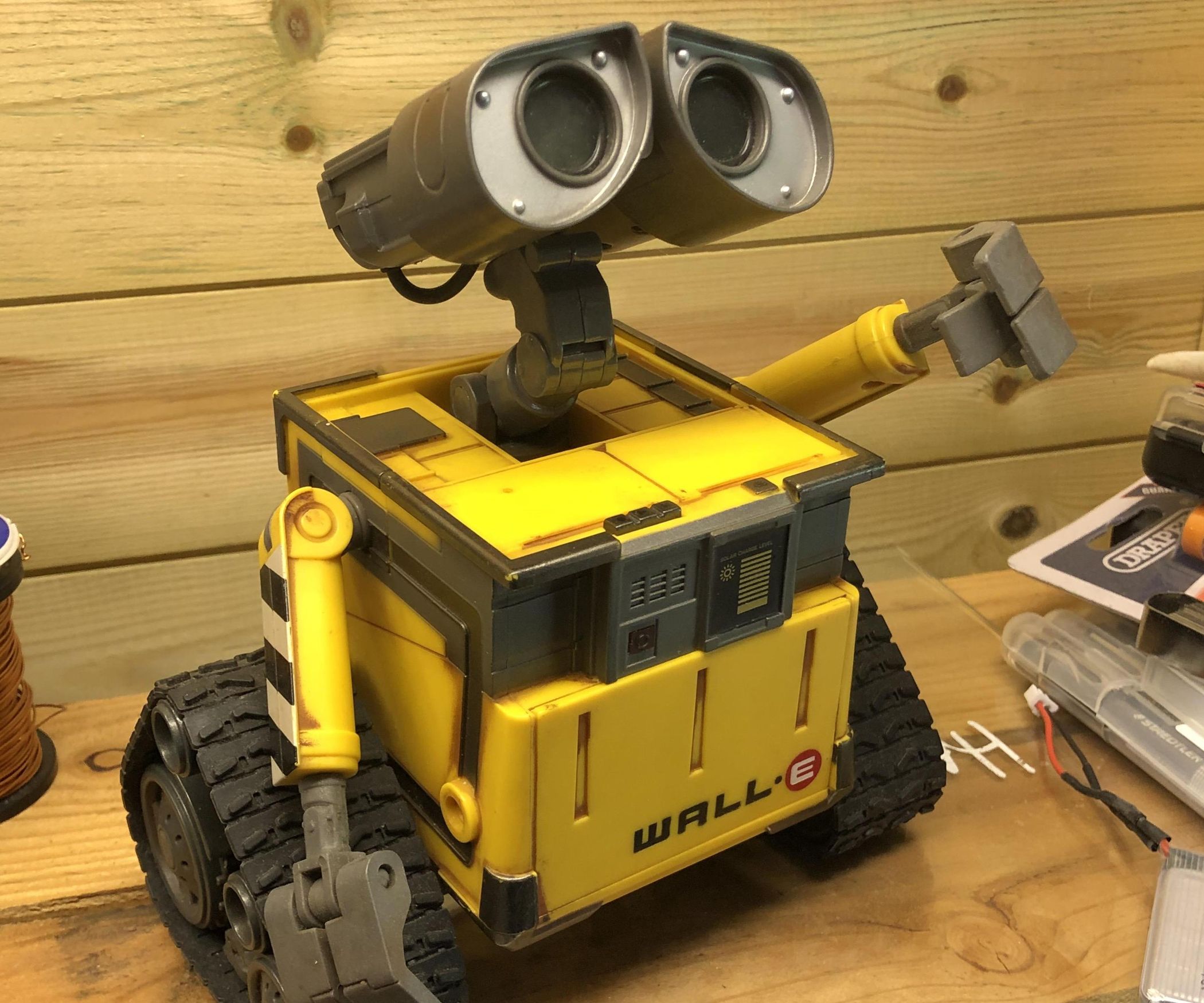 Wall-E Robot Arduino EasyVR3 (Updated) New Video With Voice Commands..Funny!) : 11 Steps (with ...