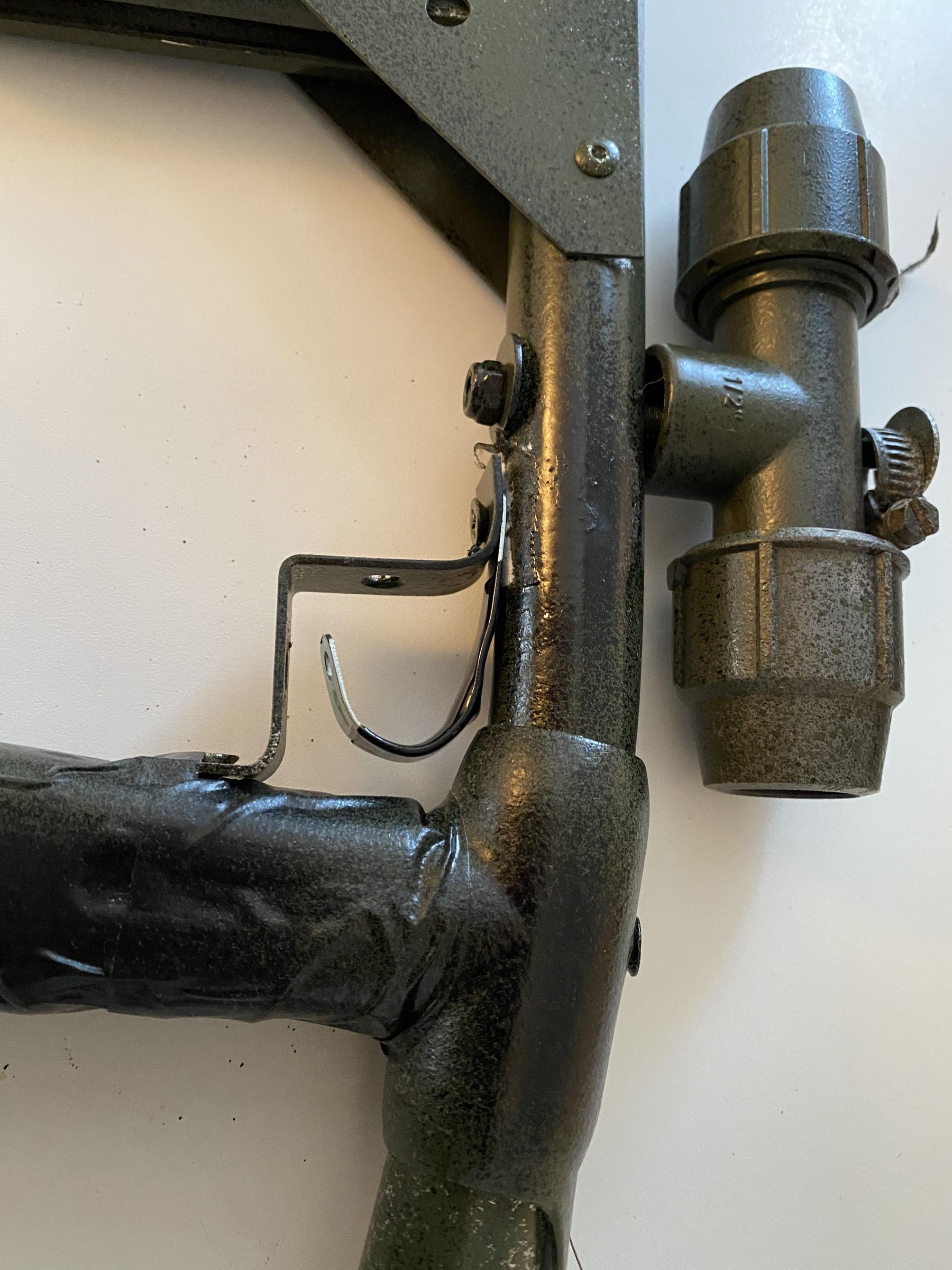 Prop Zombie Gun From Crutch : 7 Steps - Instructables