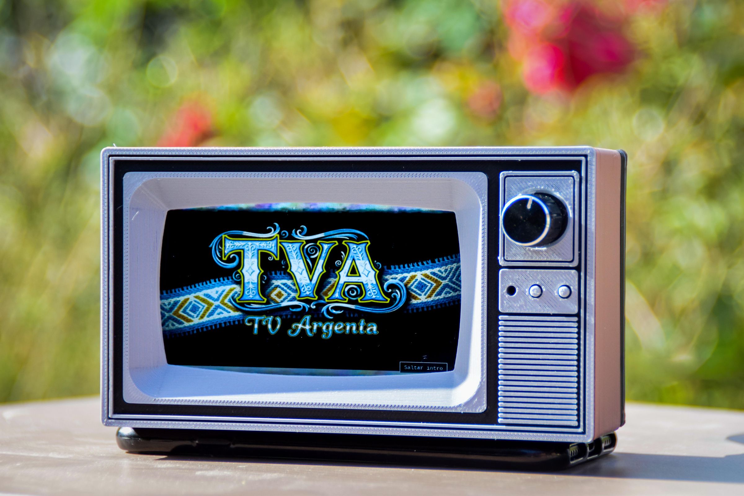 Build Your Own Retro TV With Raspberry Pi (Offline Zapping Machine ...