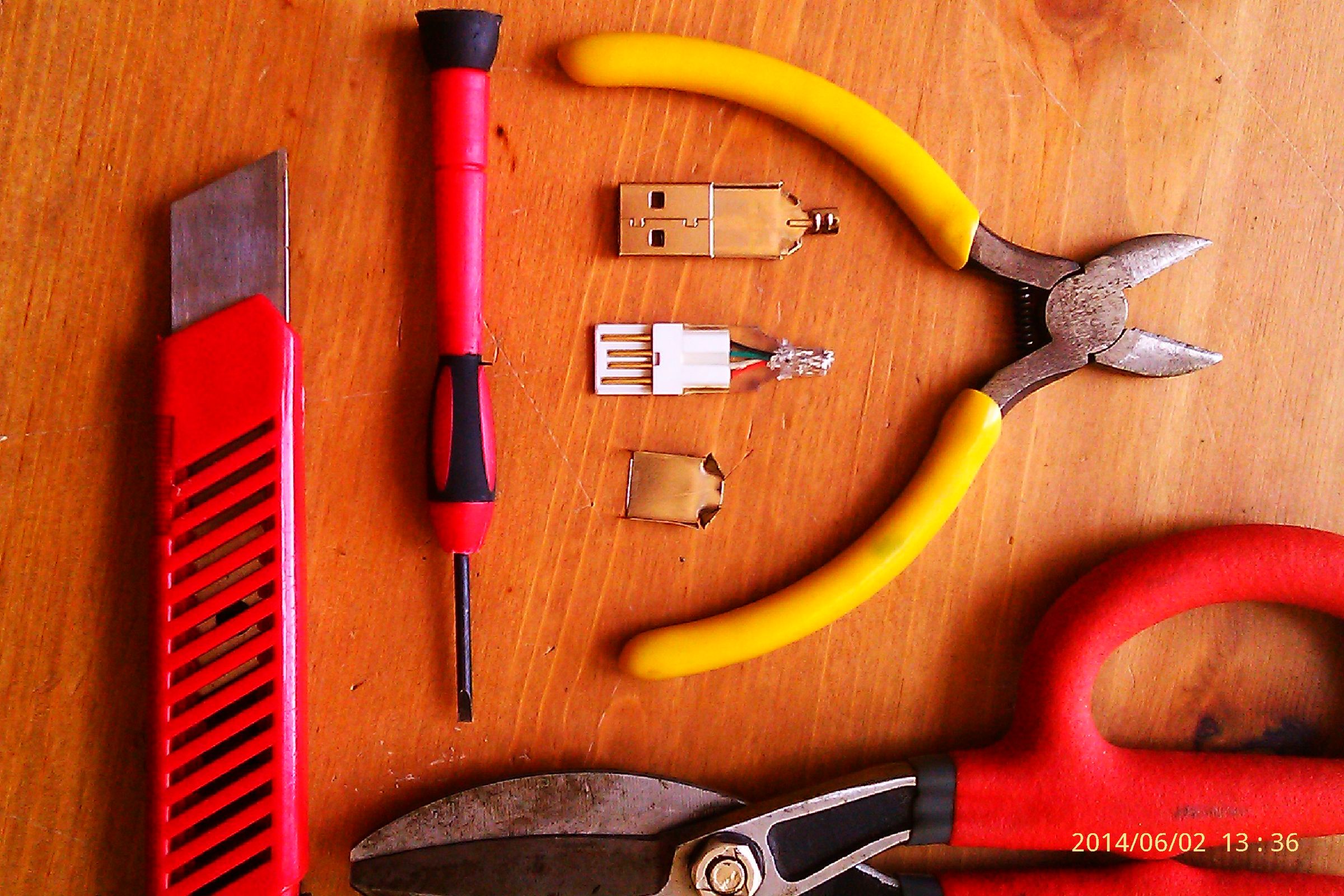 USB Plant Shelf, the Perfect Office Companion : 5 Steps - Instructables