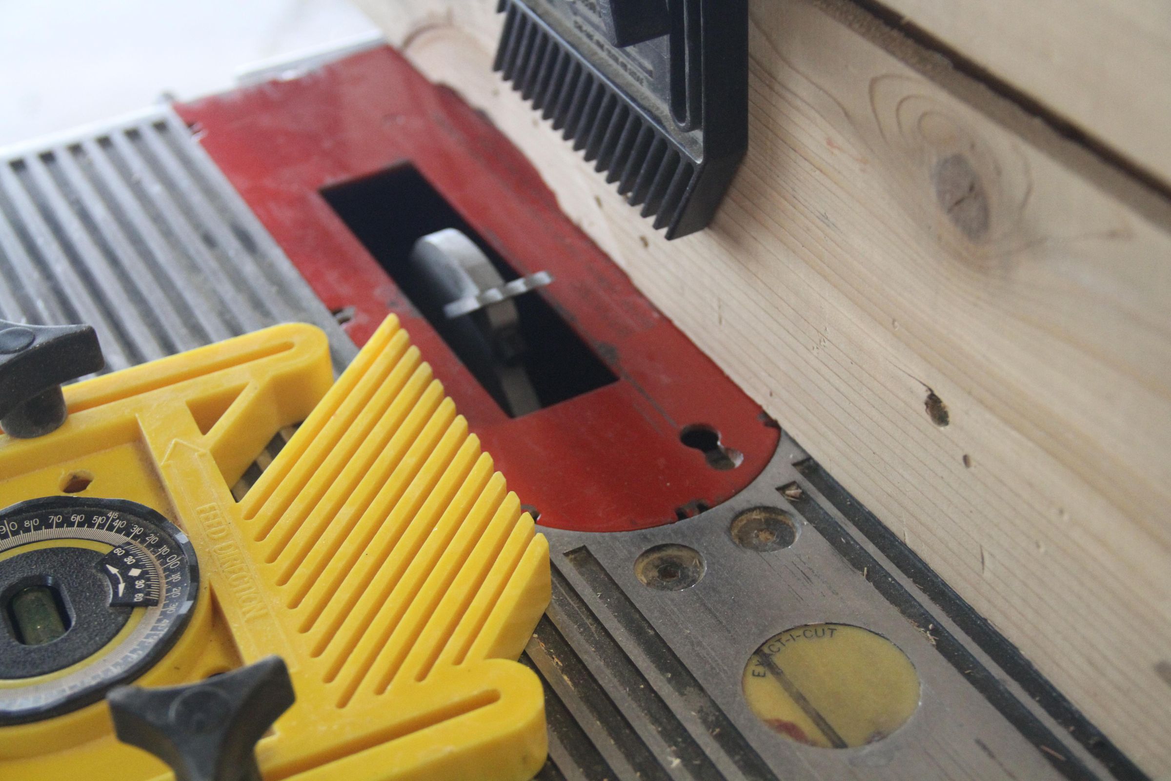 DIY Crown Molding : 11 Steps (with Pictures) - Instructables