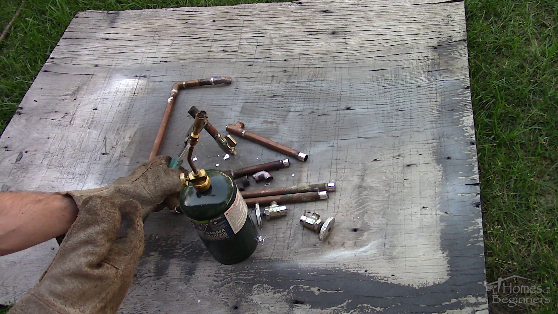 How to Desolder and Clean Copper Pipe and Fittings : 6 Steps ...