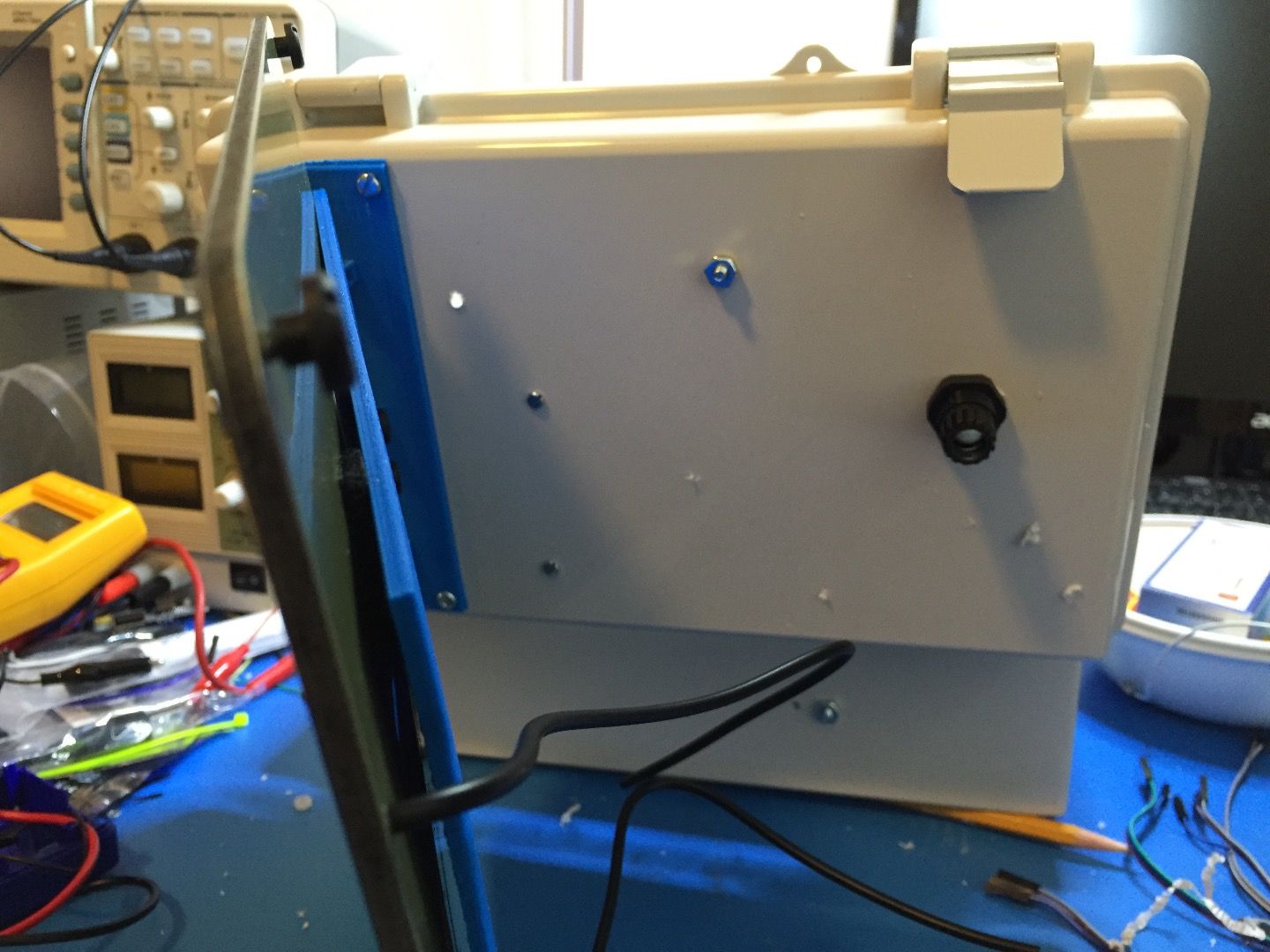 Create Your Own Solar Powered Raspberry Pi Weather Station (Updated ...