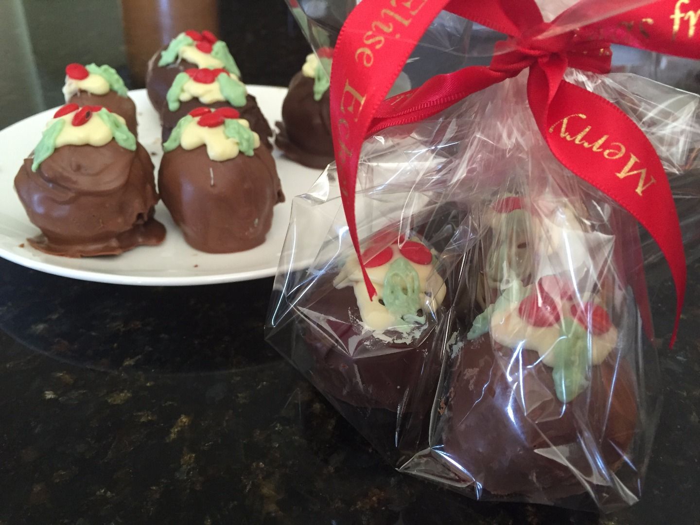 Chocolate Cake 'Christmas Pudding' Balls : 5 Steps (with Pictures ...
