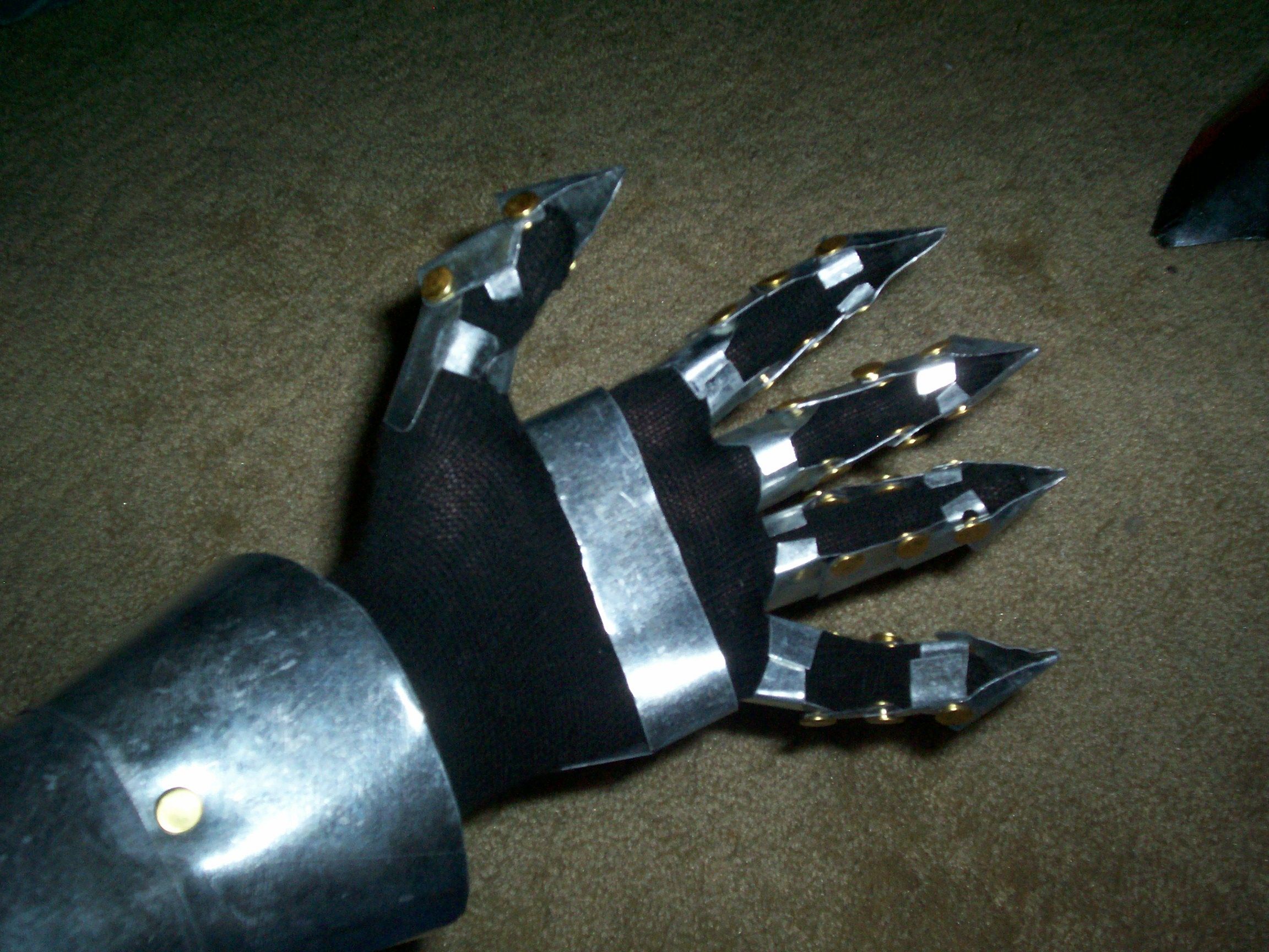 How to Make Vincent's Claw : 10 Steps (with Pictures) - Instructables