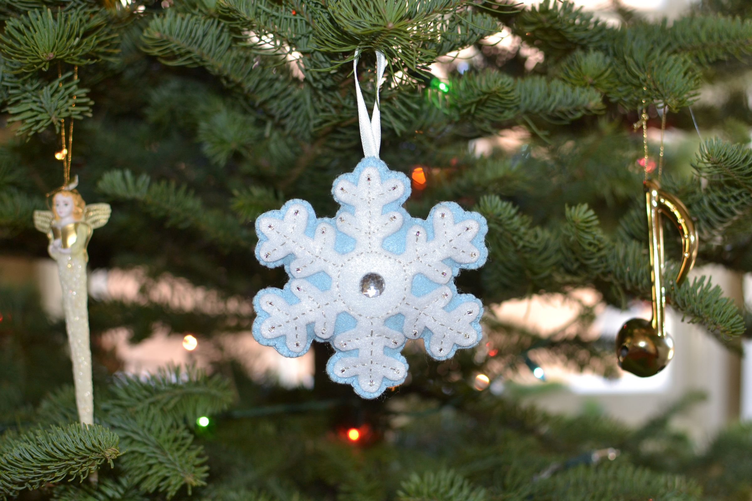 Felt Snowflake Ornaments : 11 Steps (with Pictures) - Instructables