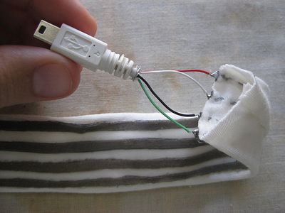 USB Stretchy Fabric Connection : 8 Steps (with Pictures) - Instructables
