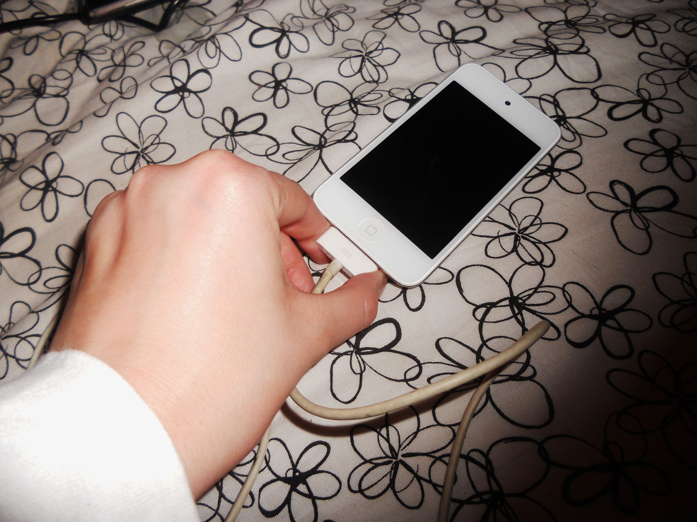 How to Properly Plug in and Unplug Your Ipod. : 4 Steps - Instructables