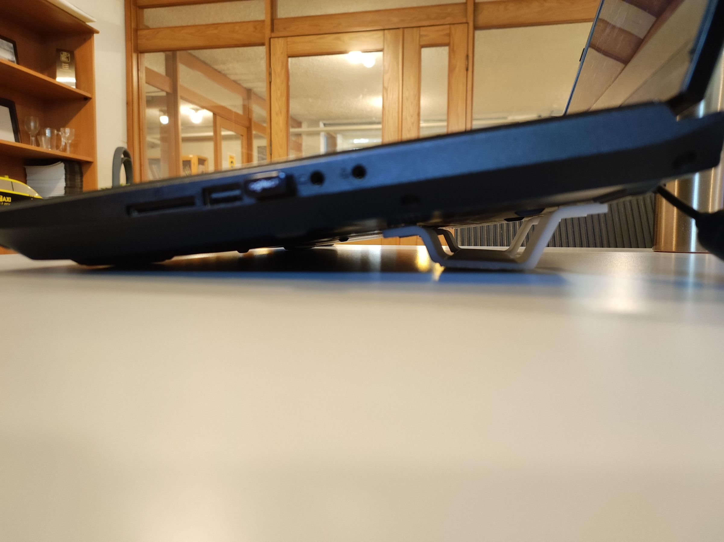 Small Minimal Laptop Stand: One Size Fits All : 5 Steps - Instructables