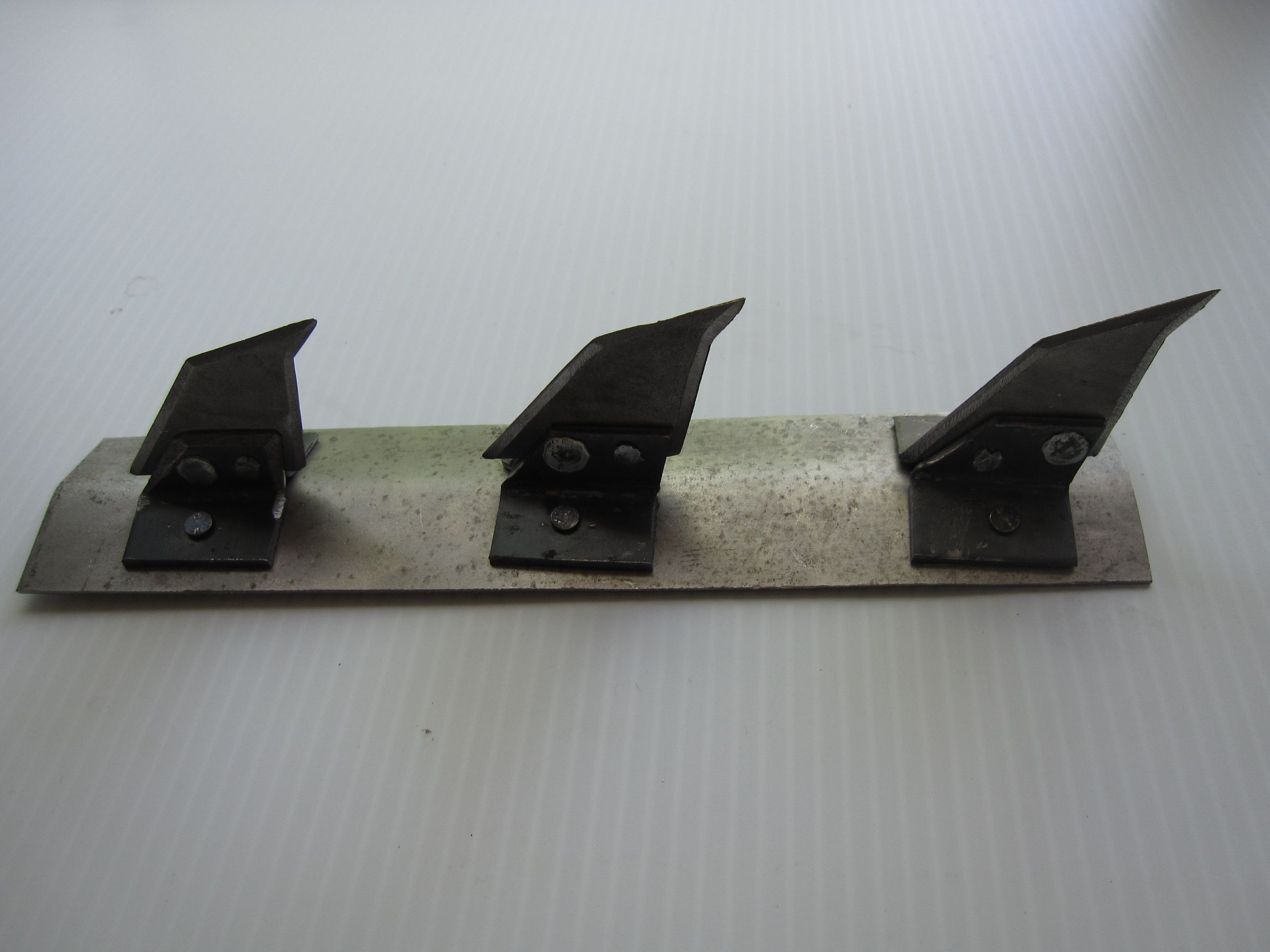 Batman's Bladed Vambraces : 10 Steps - Instructables